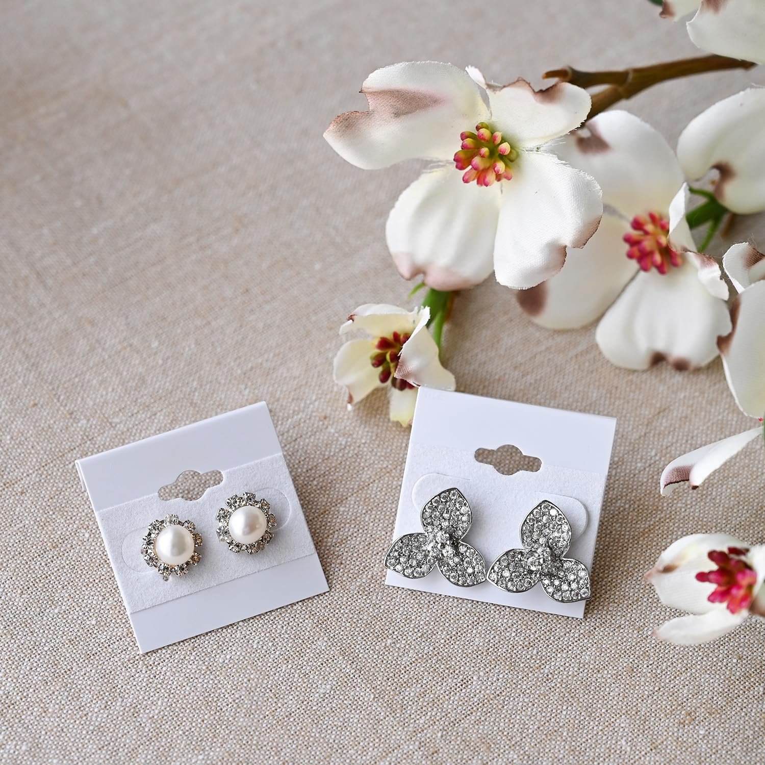 MOOCA 100 pieces of 1.5 x 1.5 inches Plain White Hanging Earring Cards Earring Card Holder, Earring Display Cards for Ear Studs, Velvet Plastic Display Earring Card Holder