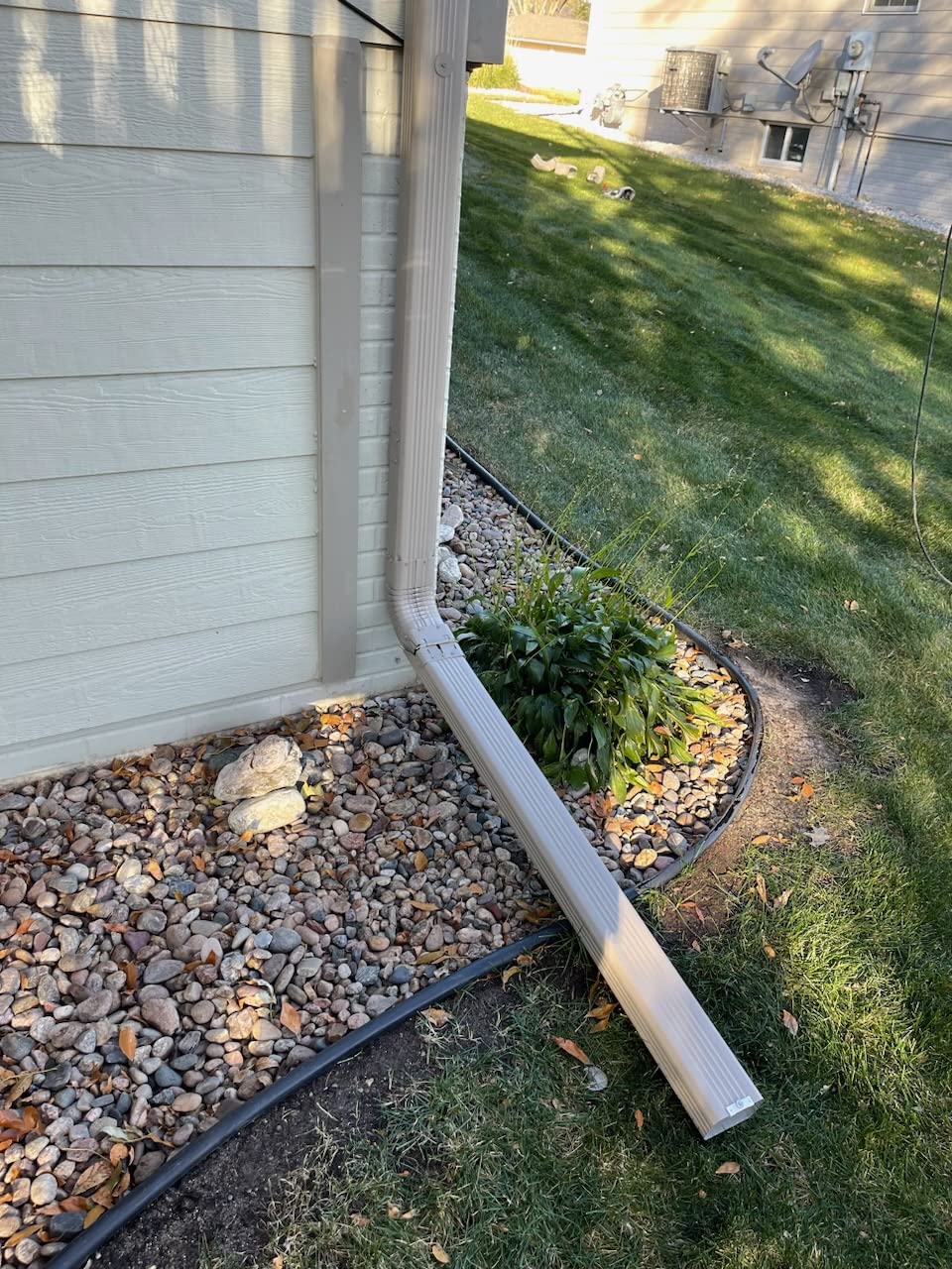 Magnetic Downspout Clip with Hinge (3"x4" 'A' White)