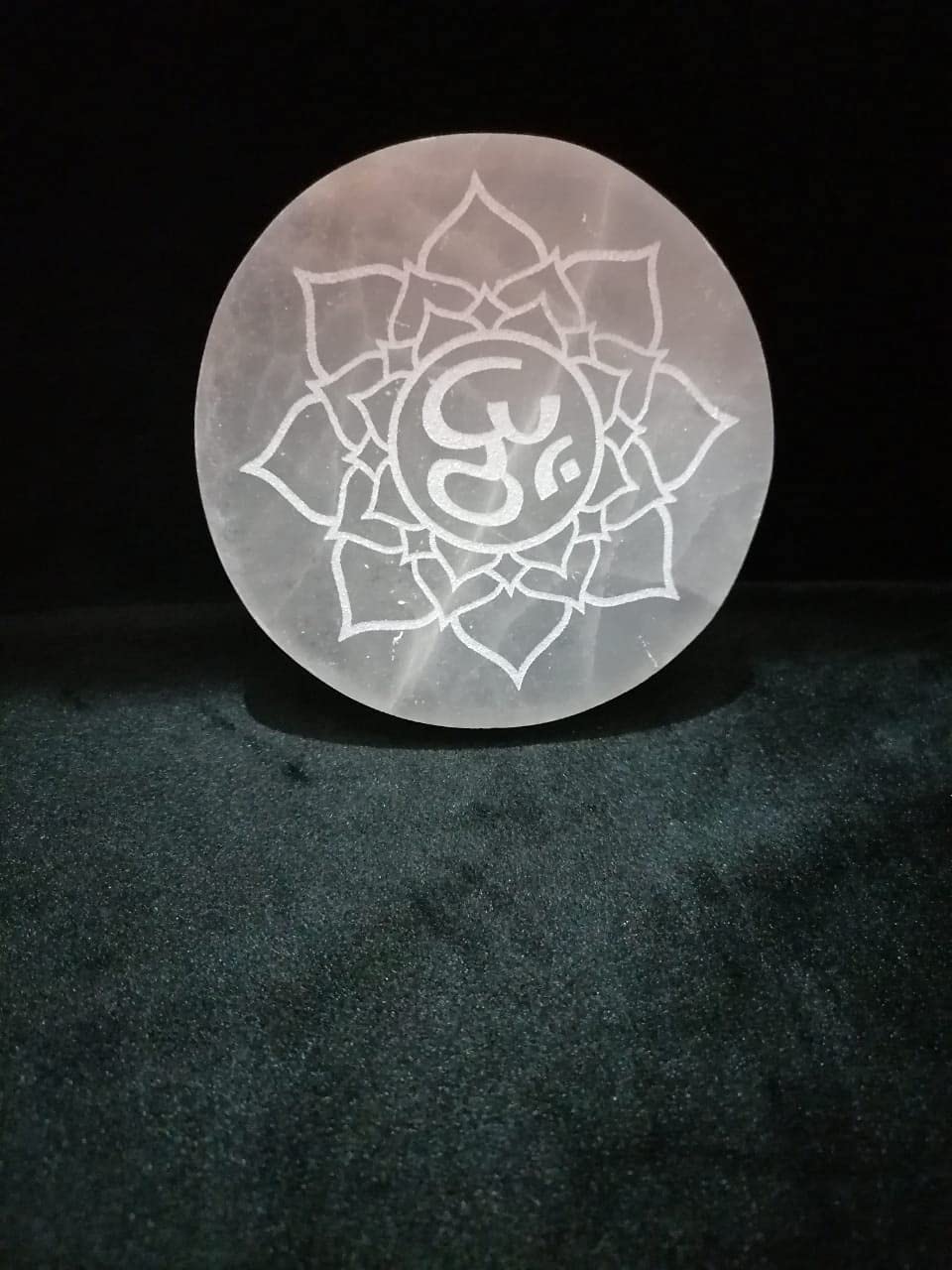 Selenite Circle Plate Laser Engraved OM Design, Cleans and Remove Negative Energy, Size Around 10×10 cm 240 gr