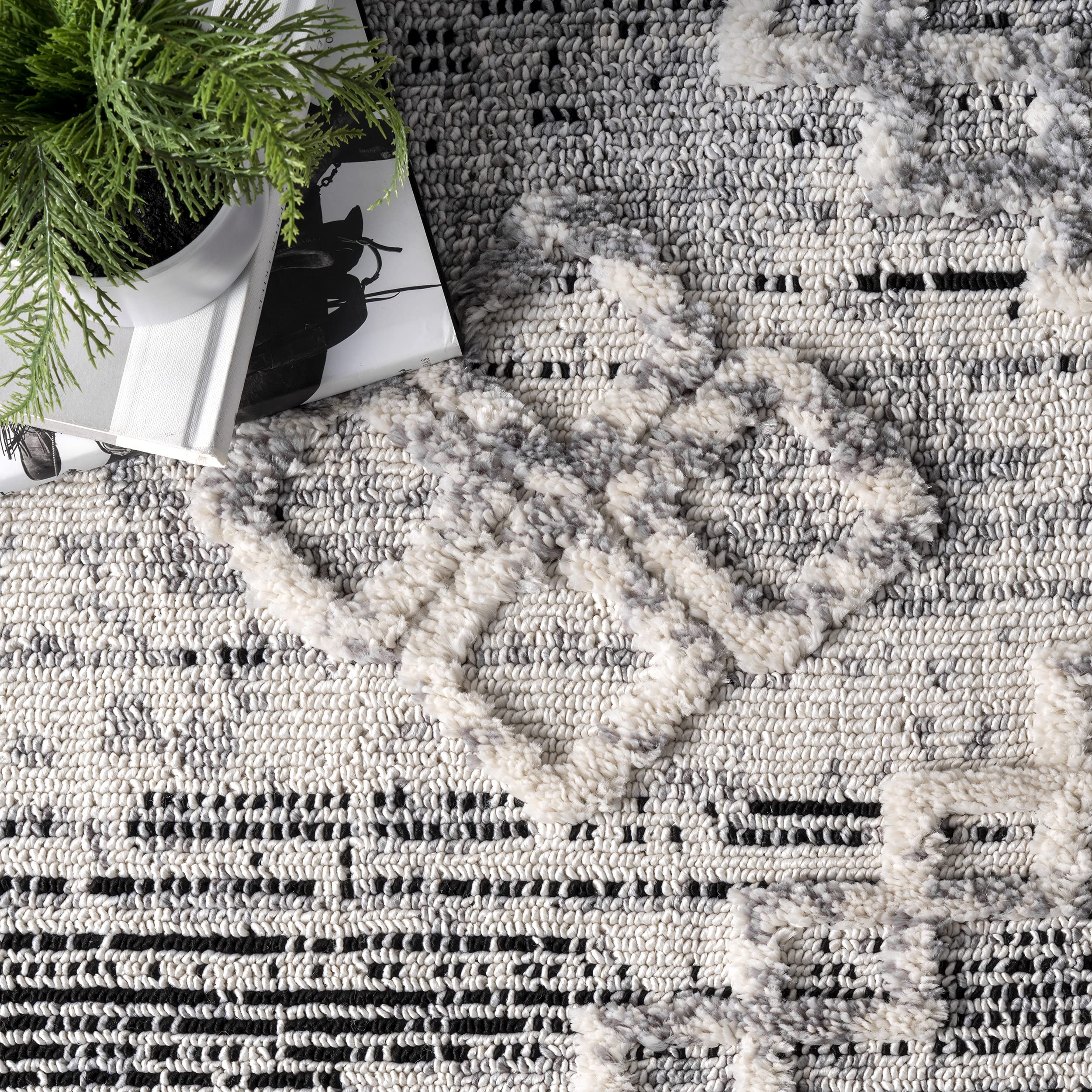 nuLOOM Roxy Textured Diamond Tassel Area Rug, 8x11, Grey