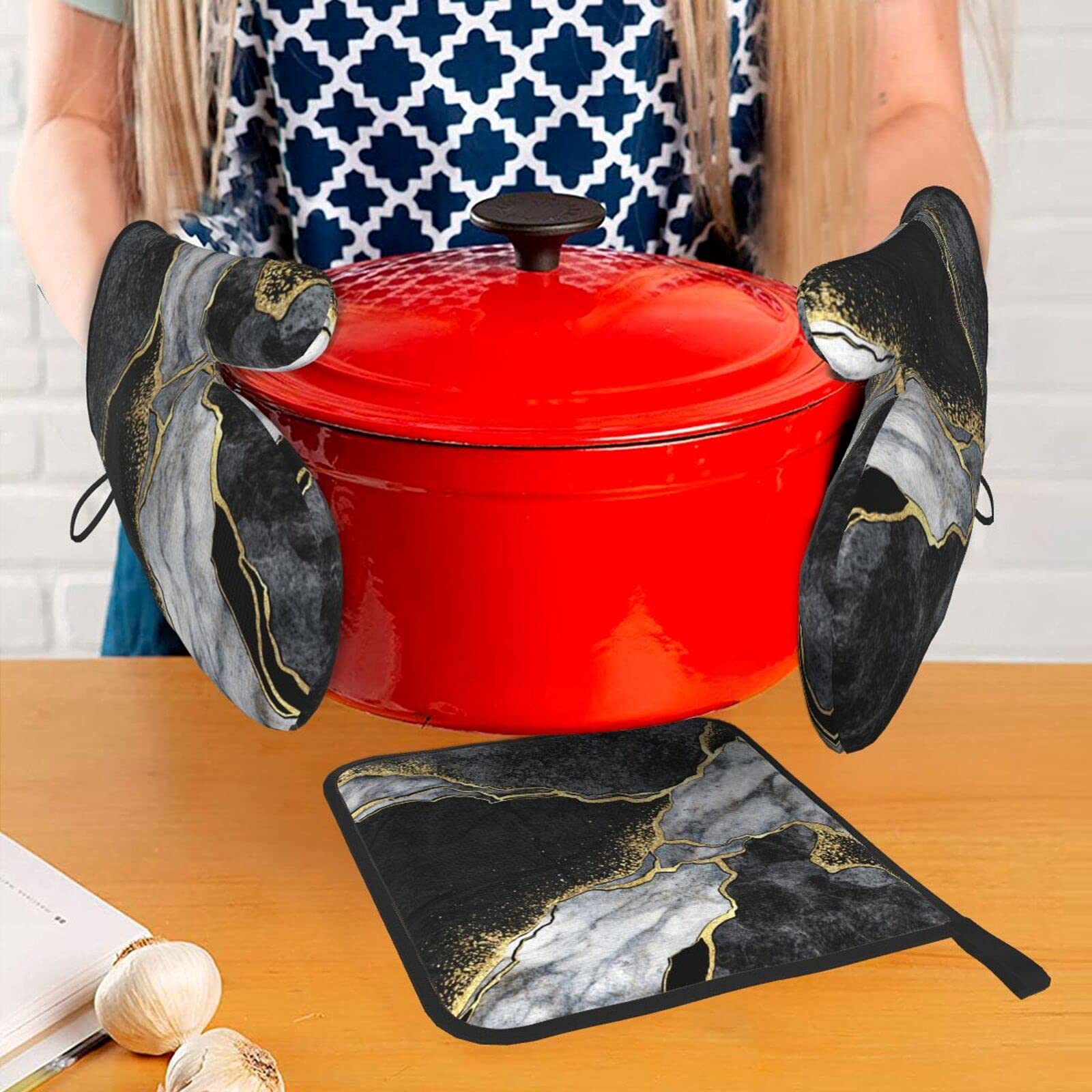 Oven Mitts and Pot Holders Sets of 3 Black Marble Gold Crack Kitchen Potholder Gloves Heat Resistant Non-Slip for Chef Baking Cooking Grilling BBQ Mittens