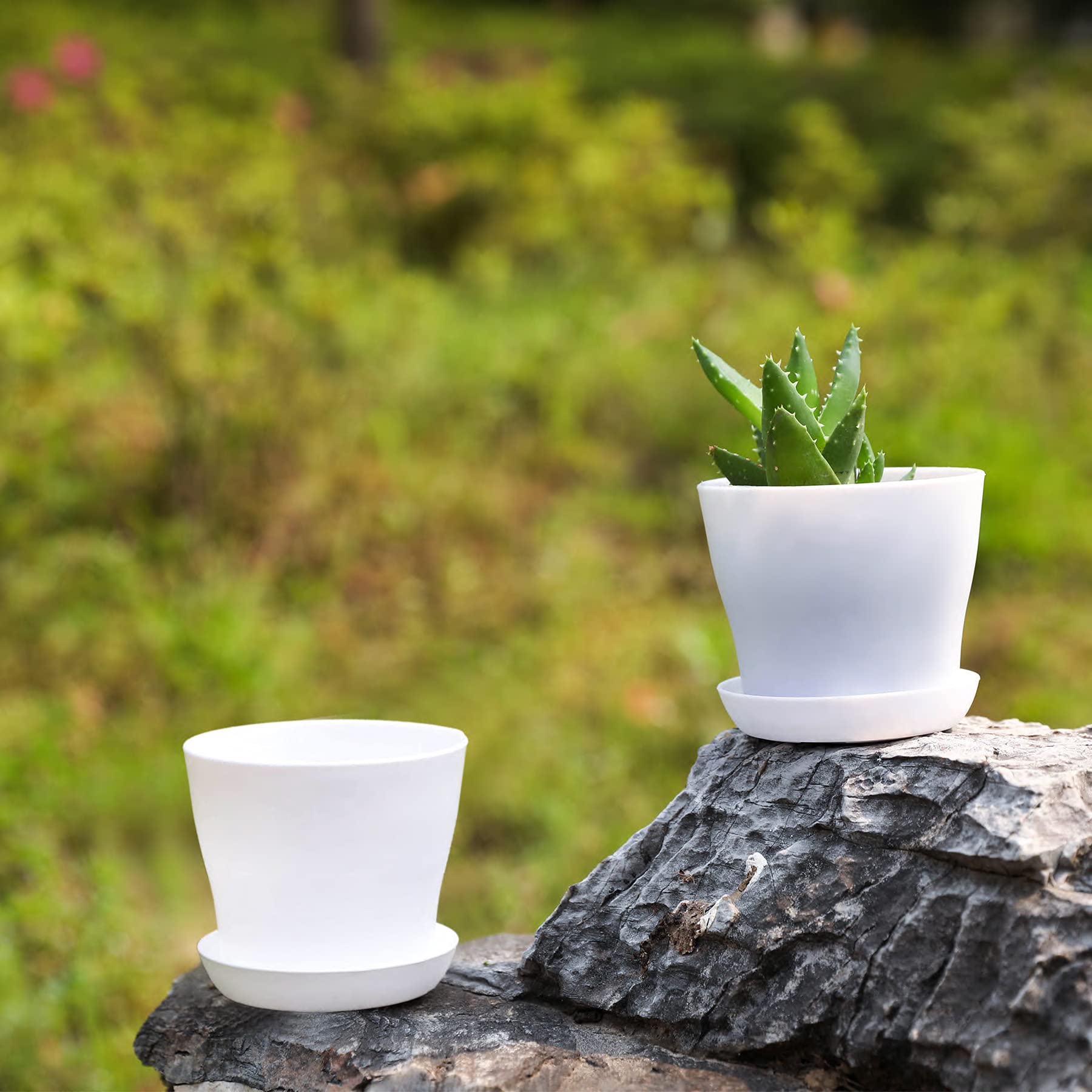 TDHDIKE 25 Pcs Plastic Planters Indoor Flower Plant Pots, Mini Flower Seedlings Nursery Pot with Pallet, Modern Decorative Gardening Containers (White, 25)