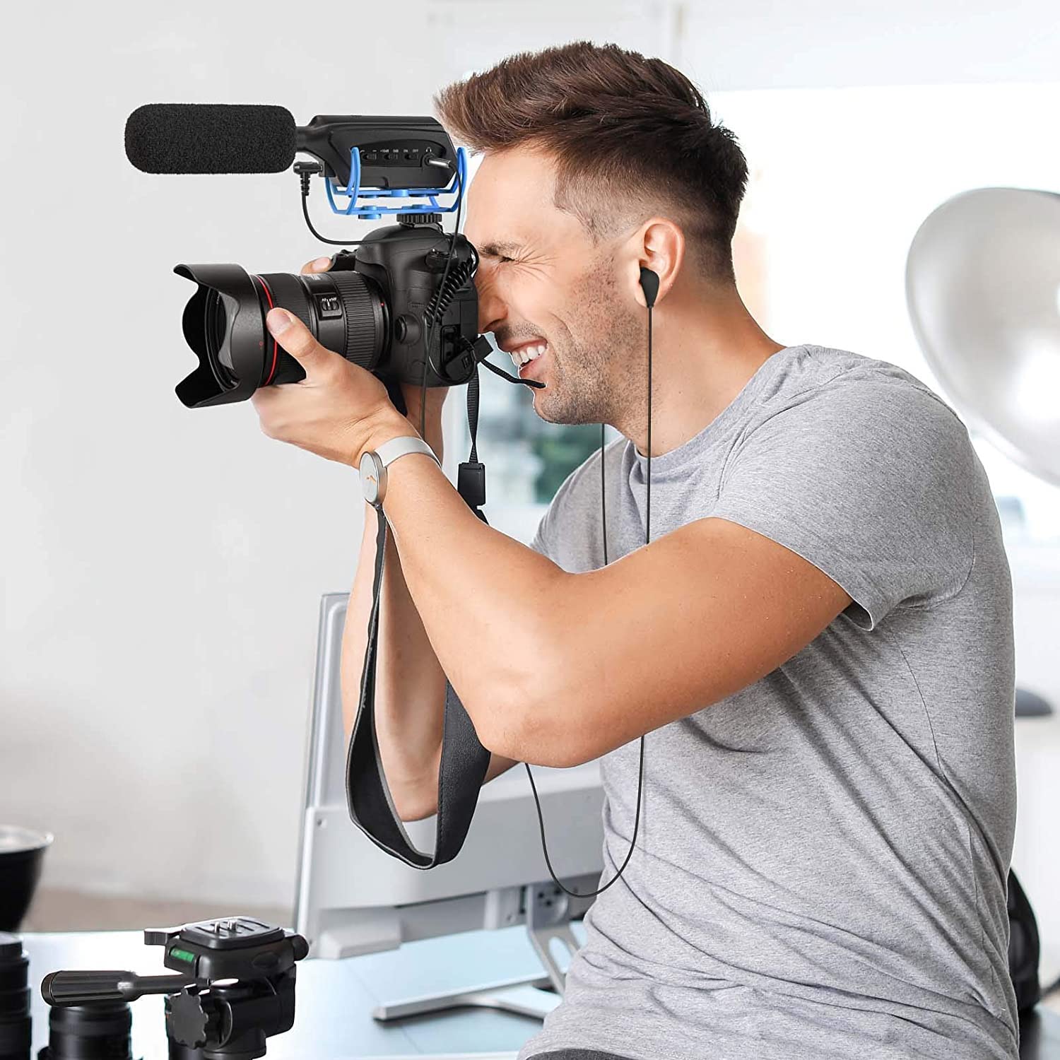 Moukey Video Microphone, Camera Microphone with Monitoring Function, Shotgun Mic for iPhone, Android Phone, Camera Sony/Nikon/Canon/DV Camcorder, Ideal for Interview/Vlogging