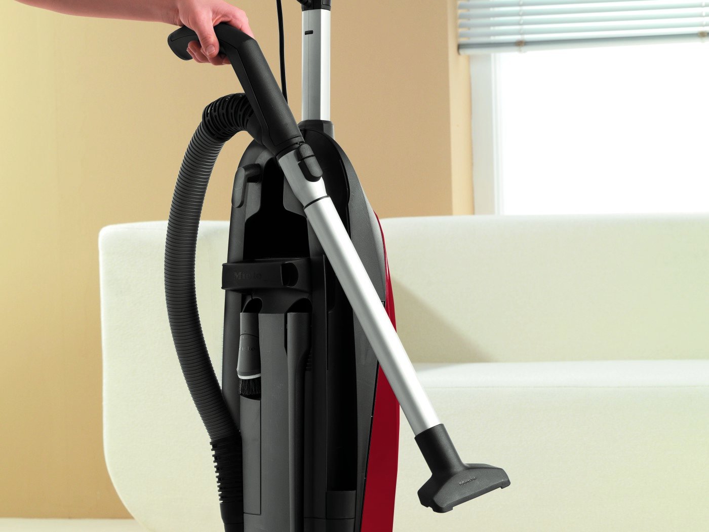 Miele Dynamic U1 Fresh Air, Mango Red