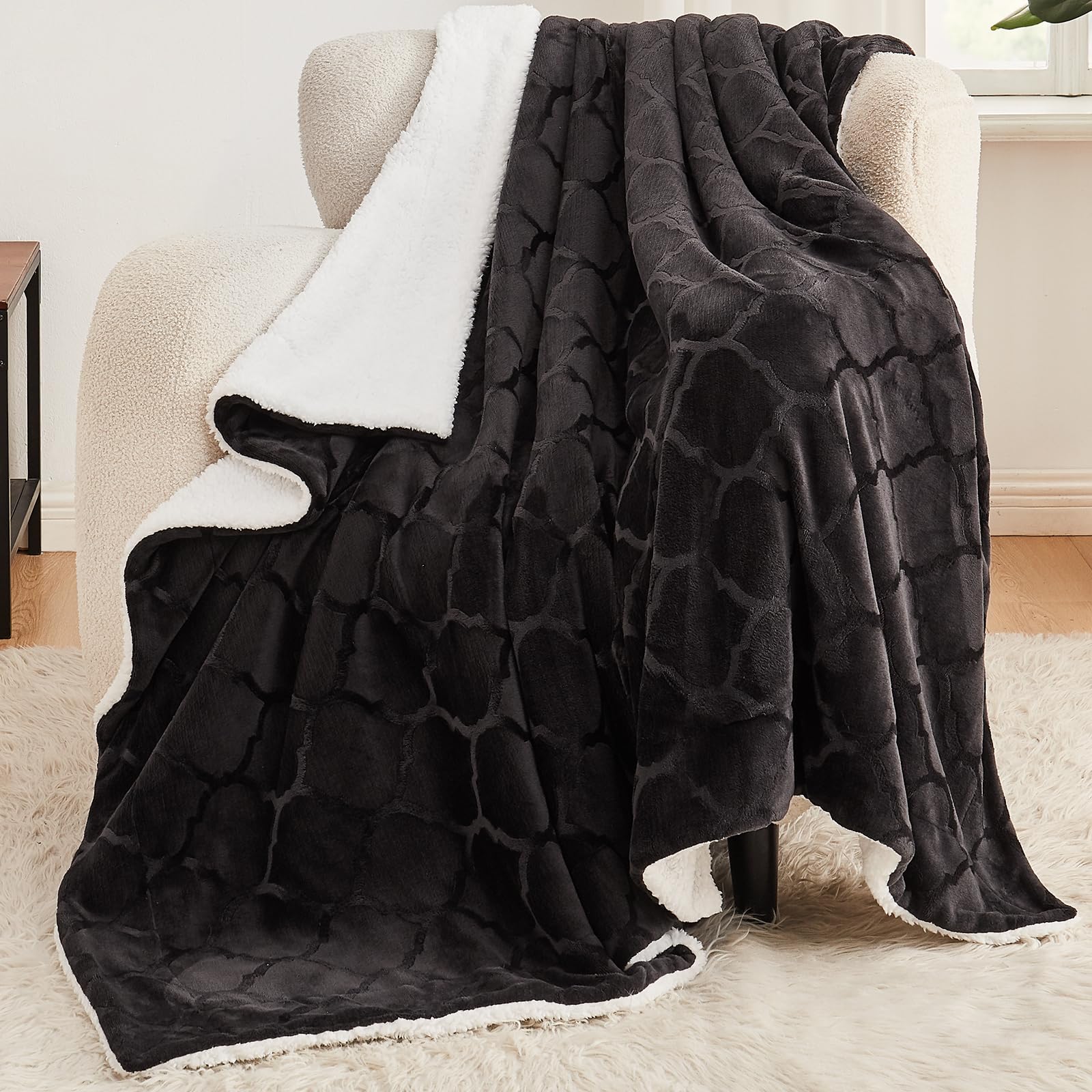 L'AGRATY Sherpa Throw Blanket - Fleece Fluffy Warm Blanket for Couch - 50''x60'' Double Reversible Thick Plush Blanket for Bed - Fuzzy Throw Plaid Checkerboard Blanket for Sofa (Red - Black)