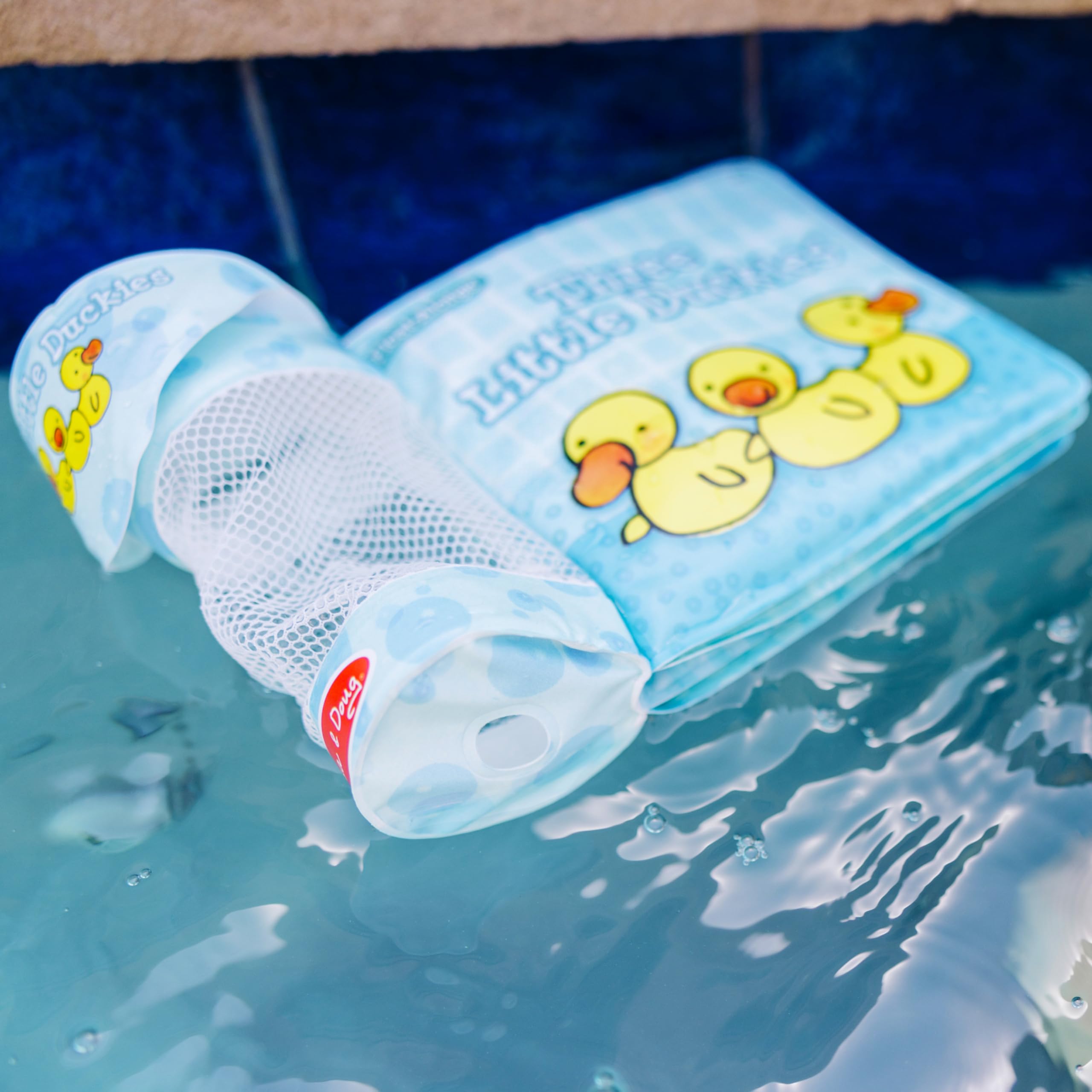 Melissa & Doug Children's Book - Float-Alongs: Three Little Duckies (Bath Book + 3 Floating Duck Toys)