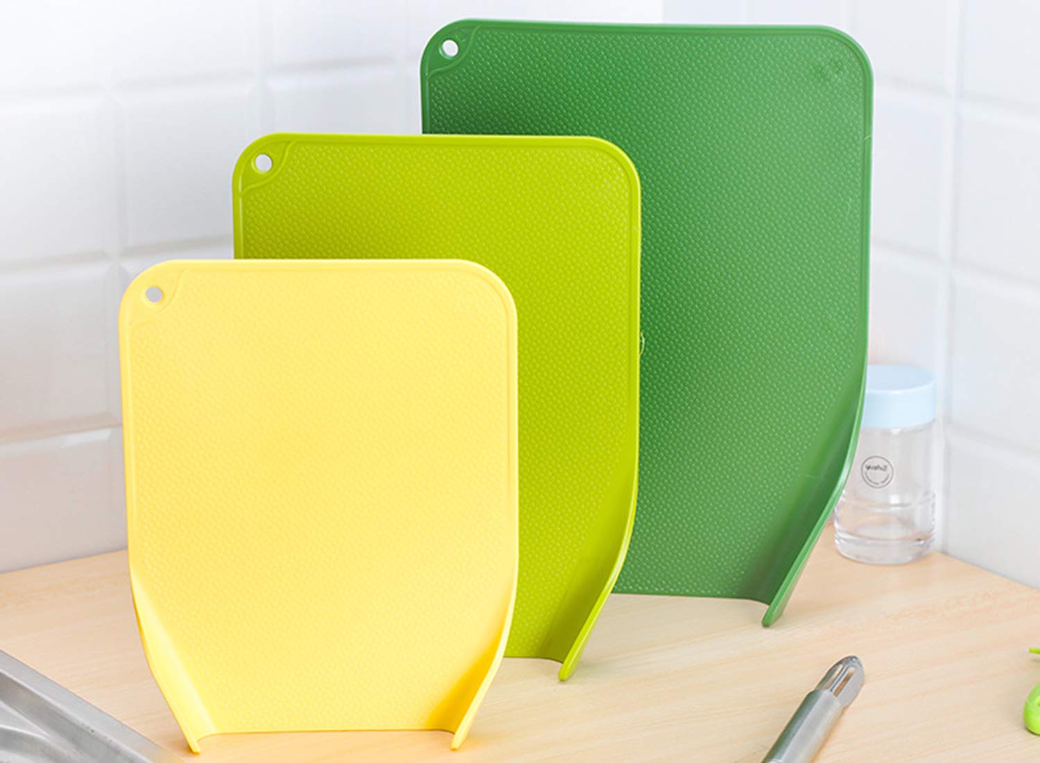 XIZEN Kitchen Cutting Board (3-Piece Set)-PP material Easy to wash BPA-free,The bottom curling design makes food not easy to spill,Texture cut surface,Rubber bottom non-slip., Multicolor, YZ0003