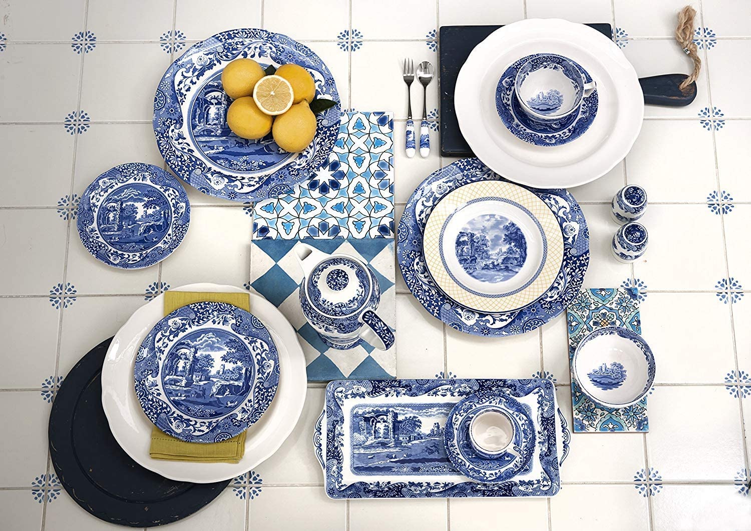 Spode Blue Italian 5-Piece Place Setting | Dinner Plate, Salad Plate, Bread & Butter Plate, Teacup and Saucer | Dishwasher Safe | Made in England from Fine Earthenware