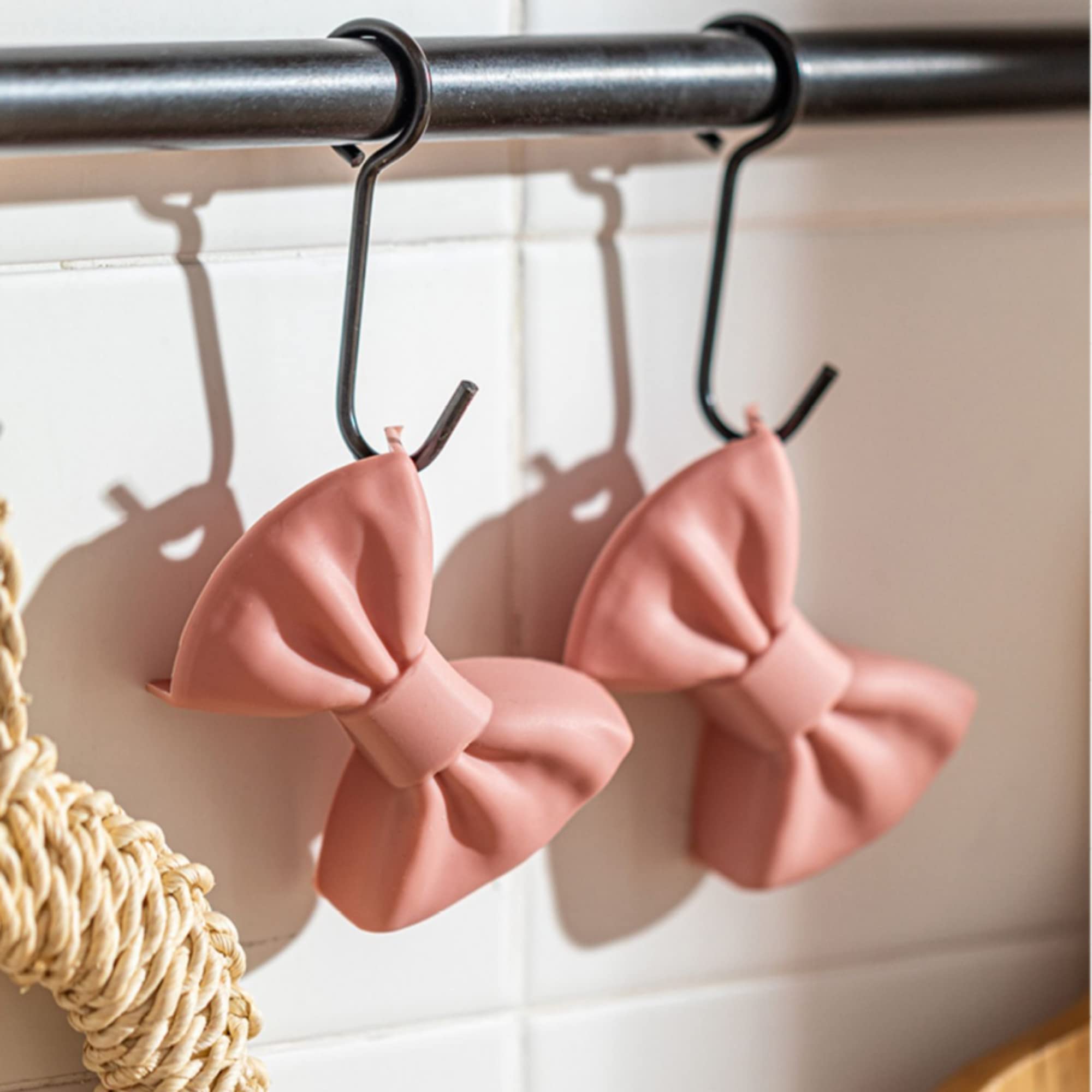Qiiuuy Silicone Cooking Pinch Grips Oven Mitts,Bow-Tie Anti-Burn Clip,Textured Design,Kitchen Finger Grips,Waterproof,Red Raspberry and Pink
