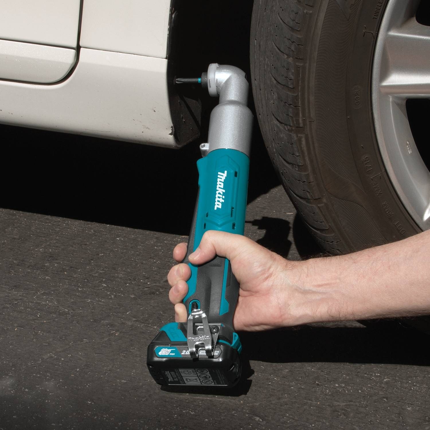 Makita LT01R1 12V max CXT Lithium-Ion Cordless Angle Impact Driver Kit