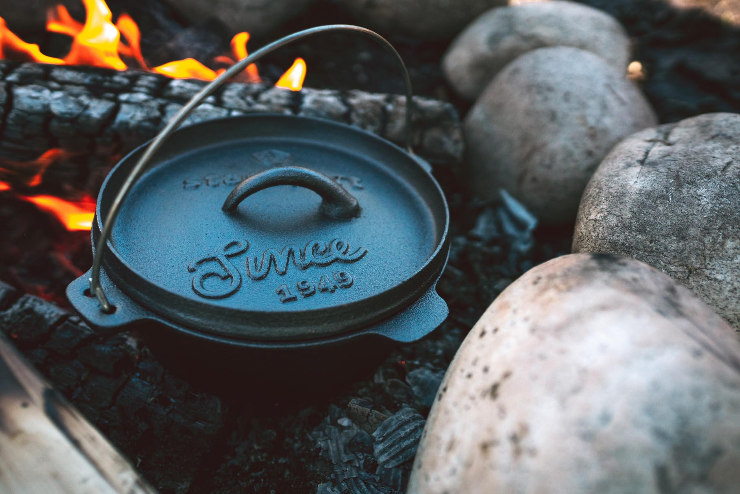 Stansport 4 QT Pre-Seasoned Cast Iron Dutch Oven with Legs (16021)