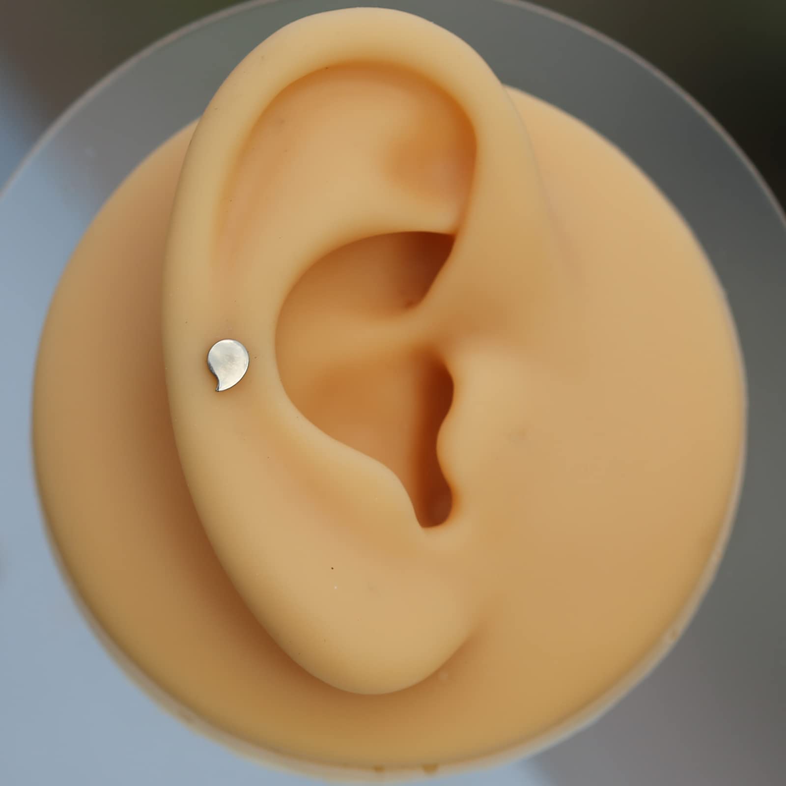 ShineYingTi 16g ASTM F136 Labret Titanium Internally Threaded Earring Helix Tragus Cartilage Ear Piercing Body Jewelery (Heart)