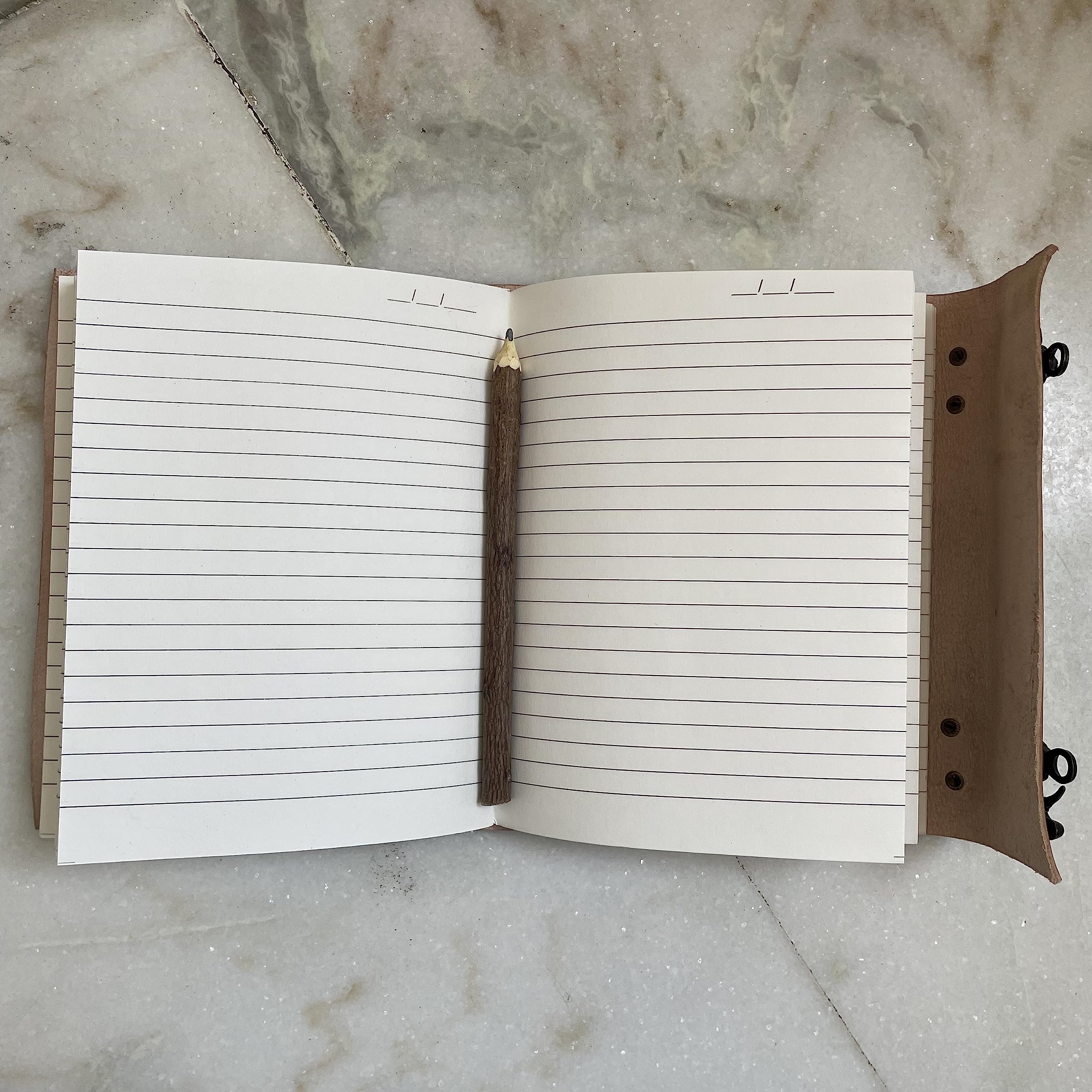 MONTEXOO Dragon's Leather Journal: Dual-Toned Dungeons and Dragonette Diary Sketchbook Notebook with Lock - 8 Inch Brown Vintage Handmade for Men, Women, and D&D Travel