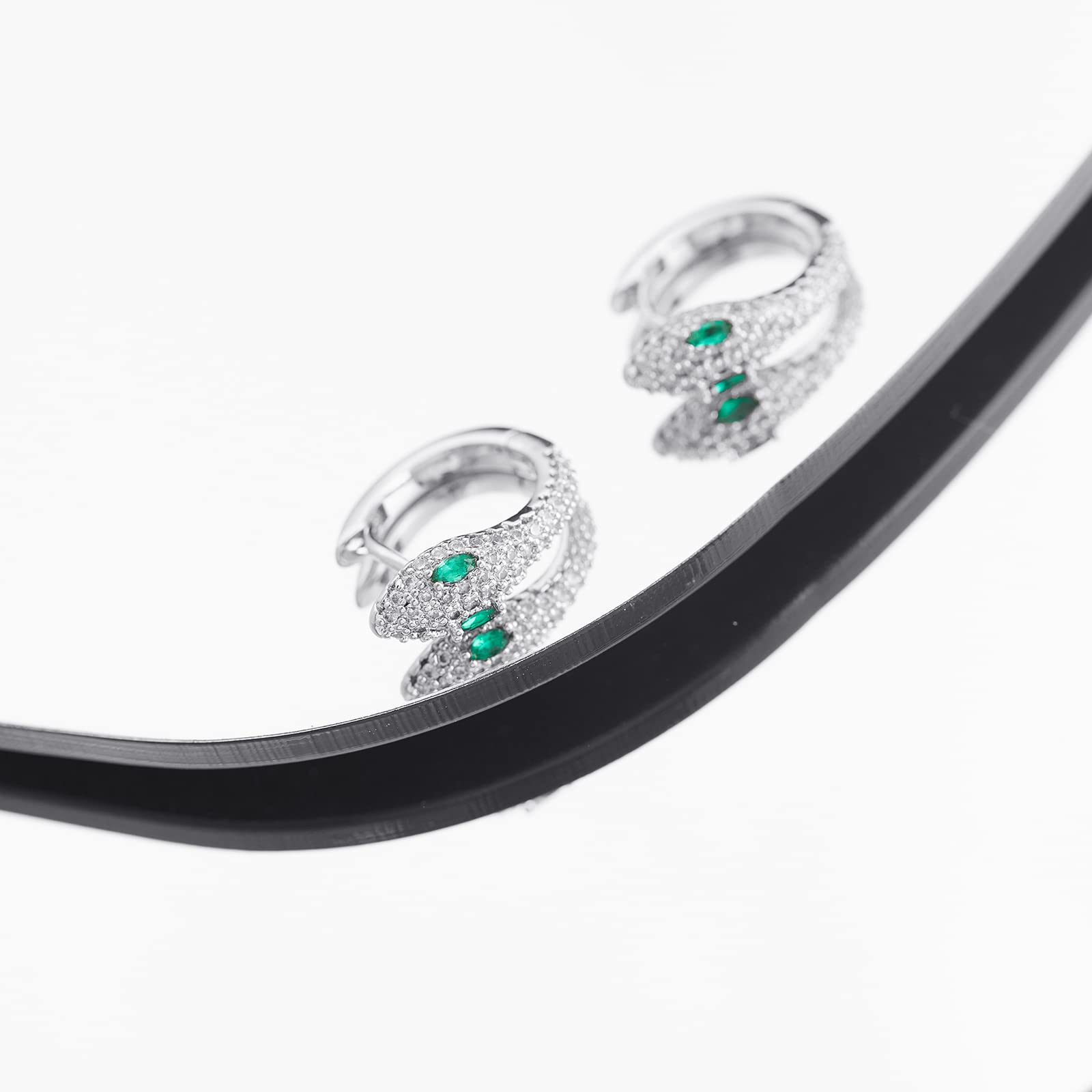 Snake Earrings,Hyperallergic Snake Earrings for Women,Dainty Huggie Hoop Earrings,Cool Silver Snake Earrings,Cute Snake Dangle Earrings for Women Gift Ma réponse
