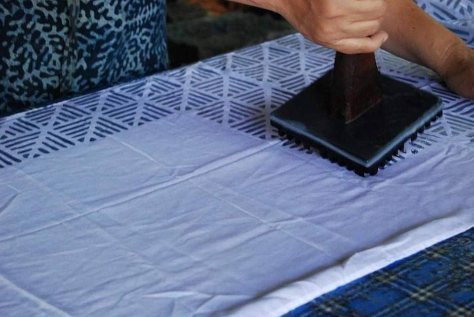 SO Thai - Handmade Indigo Batik scarf, handblock print, rayon fabric, size 55 * 180 cm. Indigo Blue