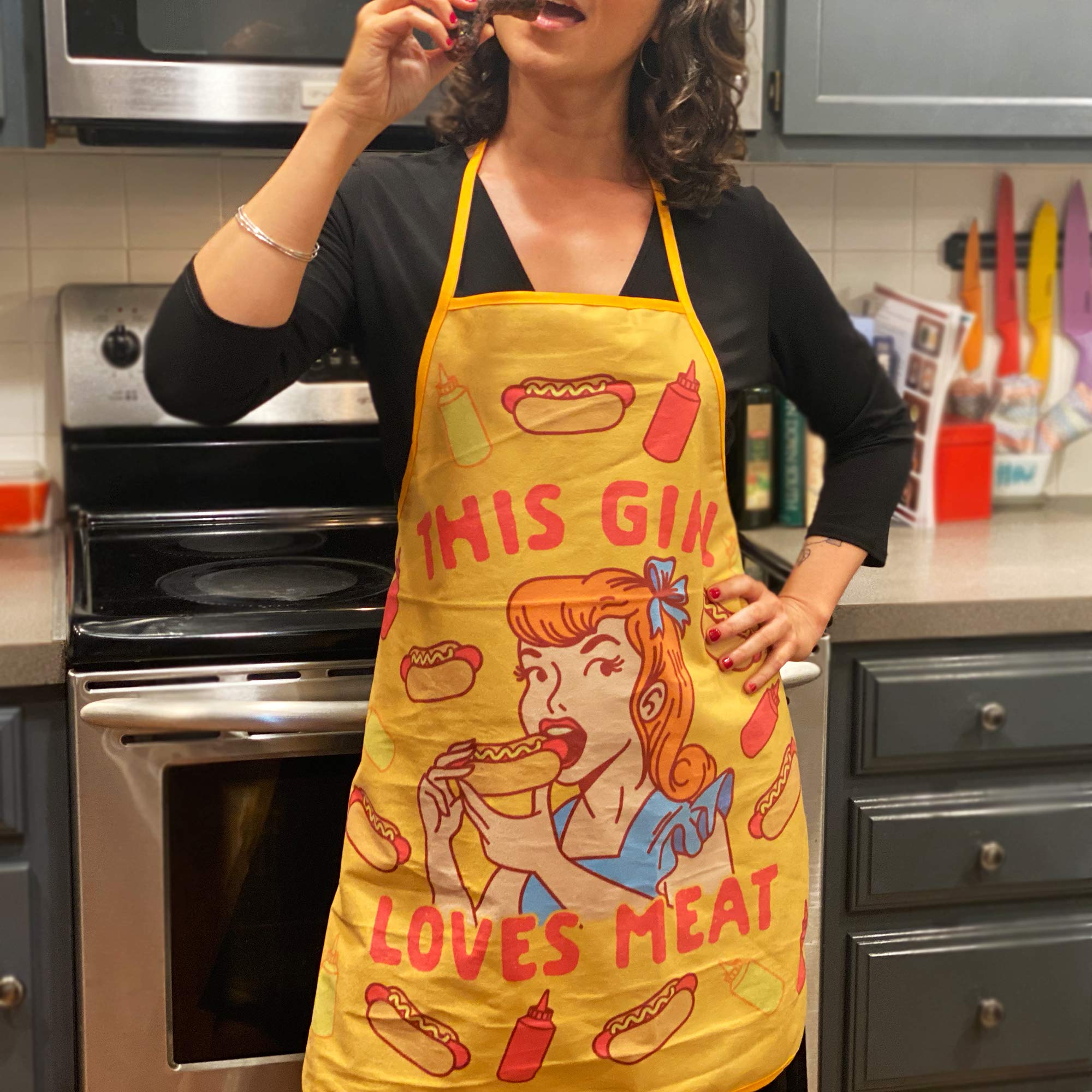 This Girl Loves Meat Apron Funny Hot Dog Backyard Bar-B-Que Grilling Kitchen Smock Funny Graphic Kitchenwear Funny Food Novelty Cookware Navy Oven Mitt + Apron