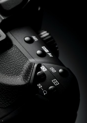 Sigma SD15 14MP X3 FOVEON CMOS Digital SLR with 3.0 inch LCD
