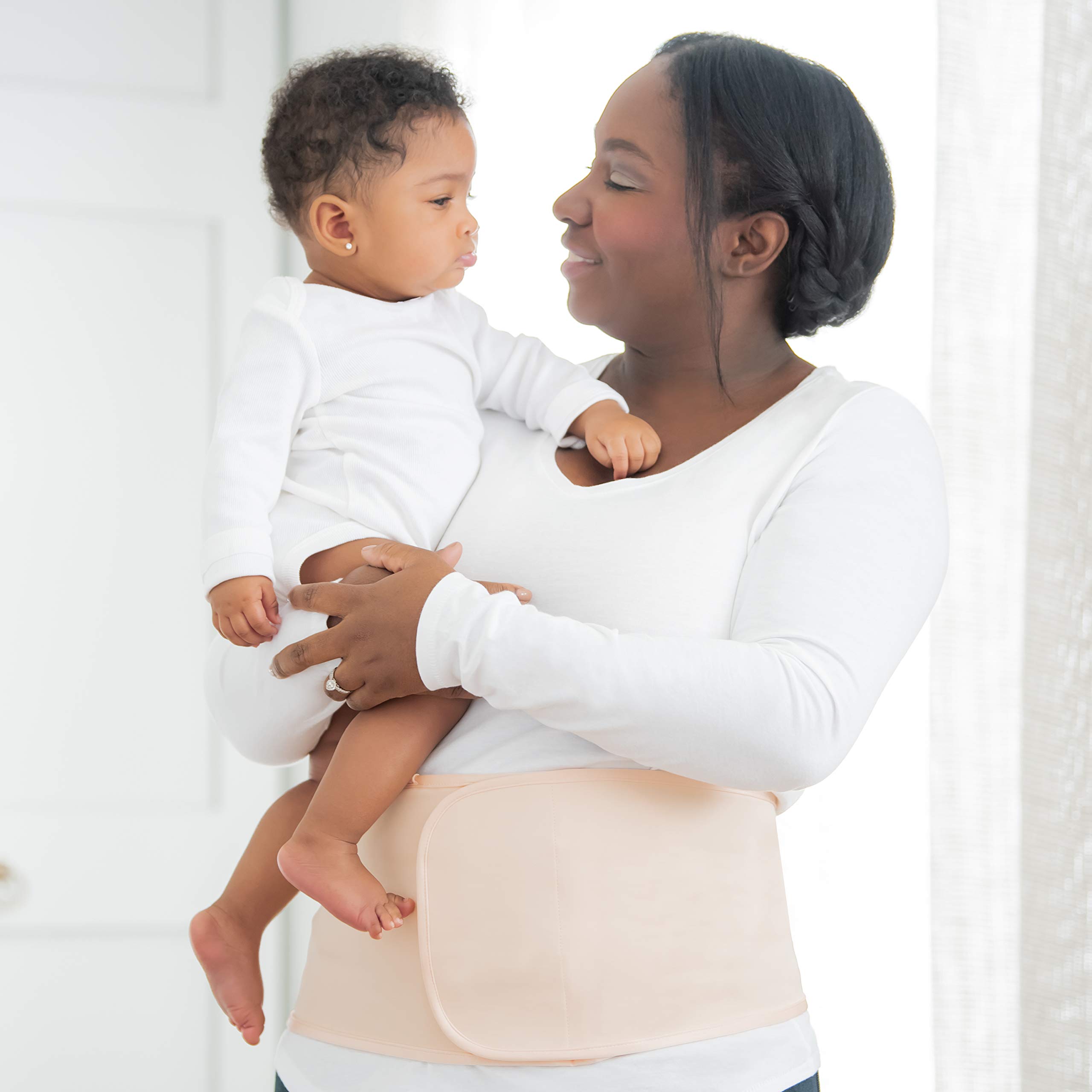 Medela Postpartum Support Belt, Lightweight and Adjustable for Abdominal Support and Control After Delivery, Designed for Exceptional Comfort, Small/Medium