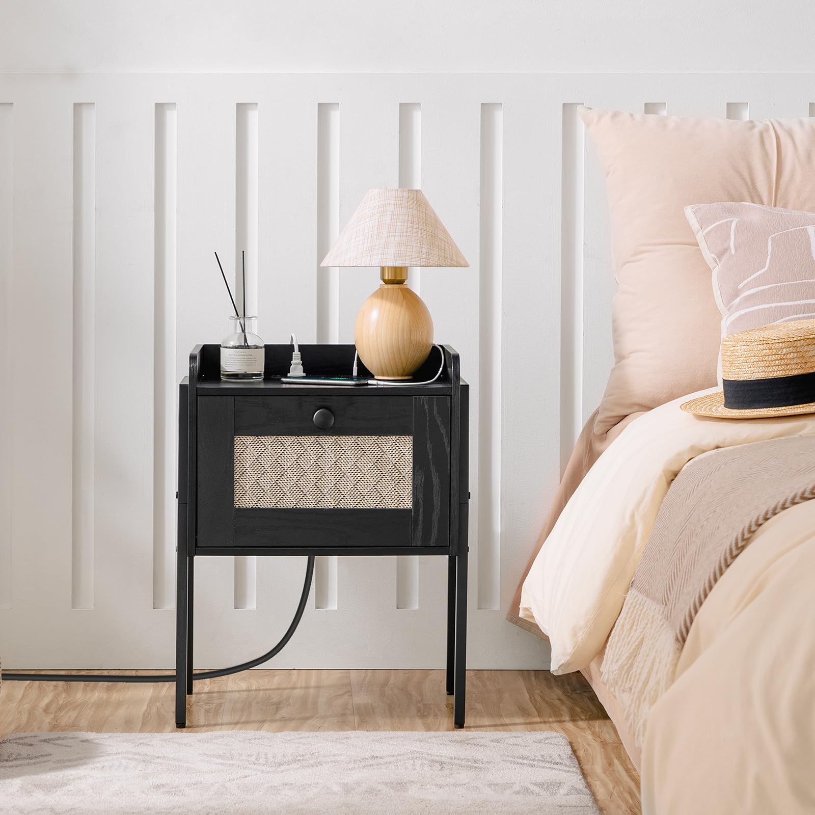 MAHANCRIS End Table ETHB73E01