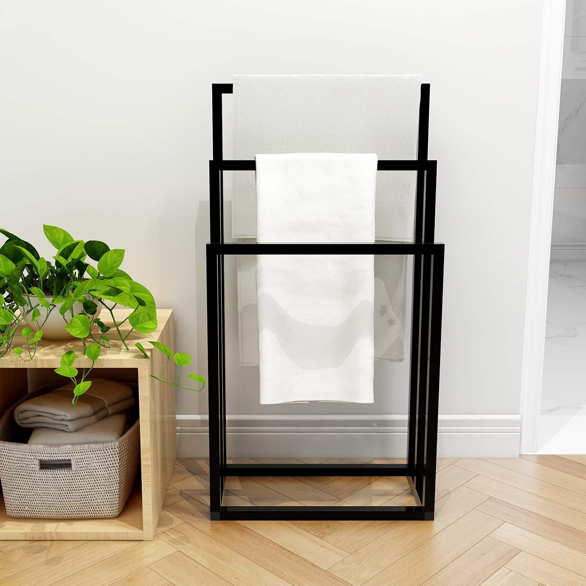 Metal Freestanding Towel Rack, 3 Tier Bathroom Towel Rack, Freestanding Towel Rack, Blanket Ladder Rack, Oversized Bath Towel Drying and Display Rack (Black)