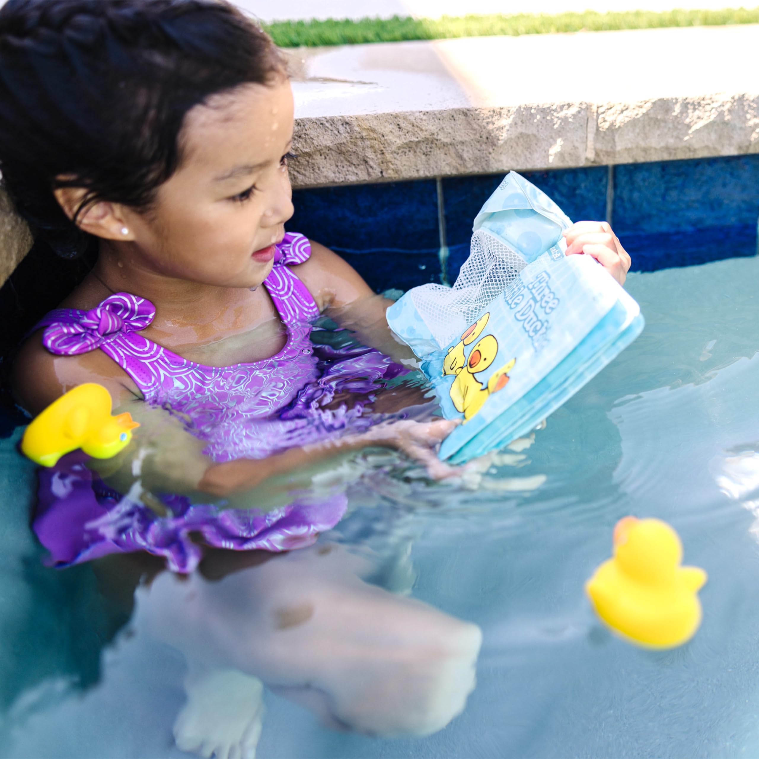 Melissa & Doug Children's Book - Float-Alongs: Three Little Duckies (Bath Book + 3 Floating Duck Toys)