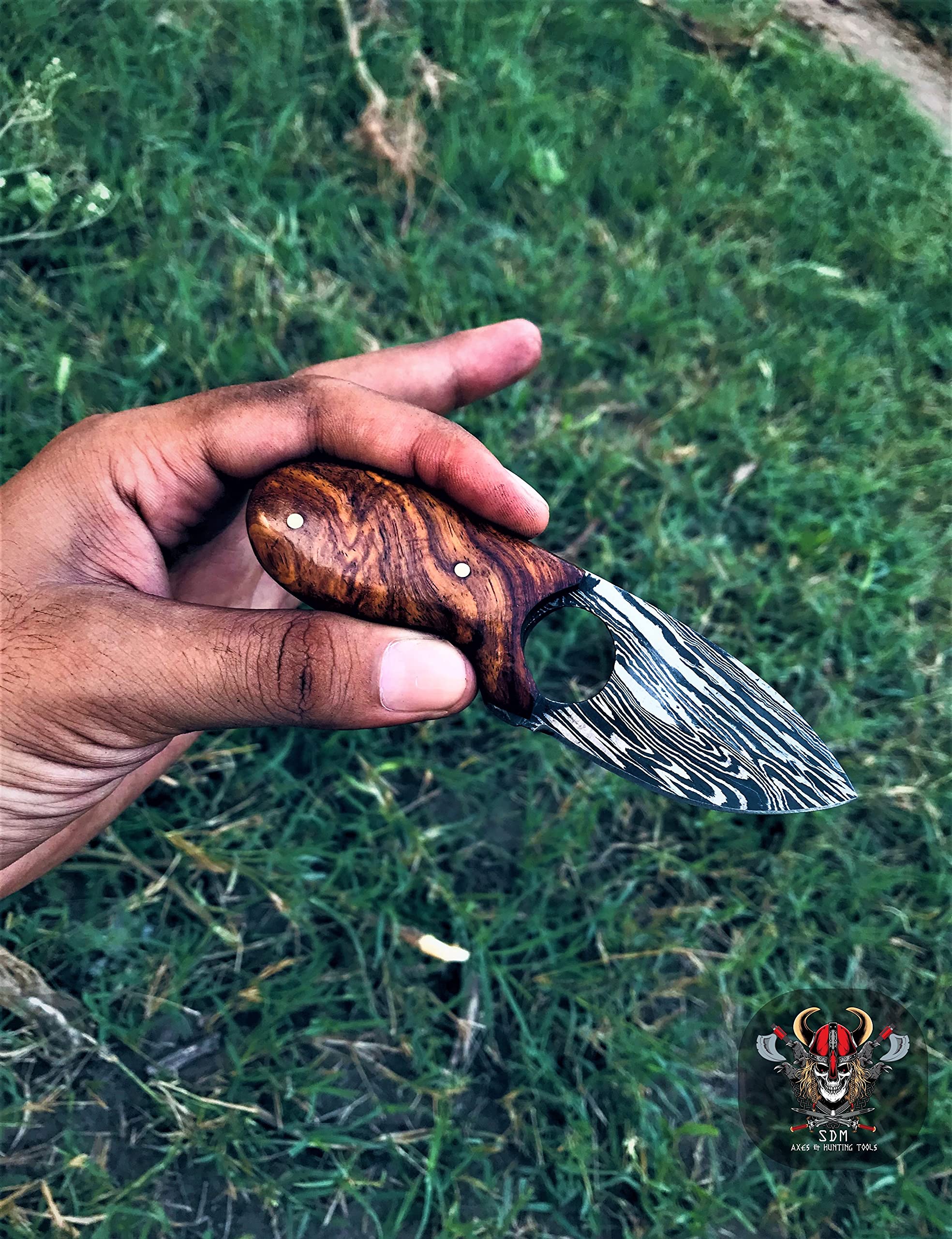 SDM Custom Handmade Hunting Knife Bush craft Knife Damascus Steel Survival Knife EDC 5'' Overall Walnut Wood With Sheath