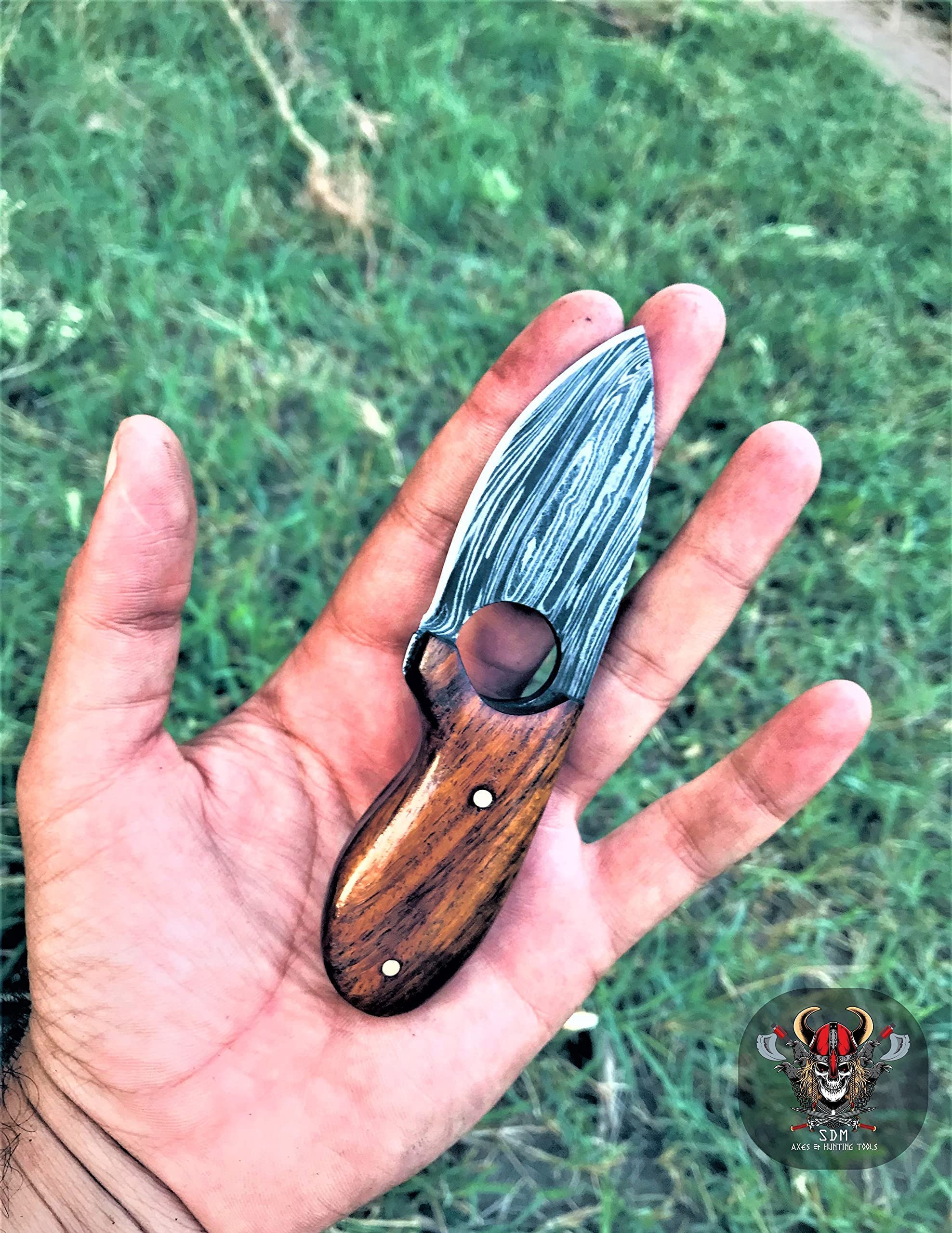 SDM Custom Handmade Hunting Knife Bush craft Knife Damascus Steel Survival Knife EDC 5'' Overall Walnut Wood With Sheath