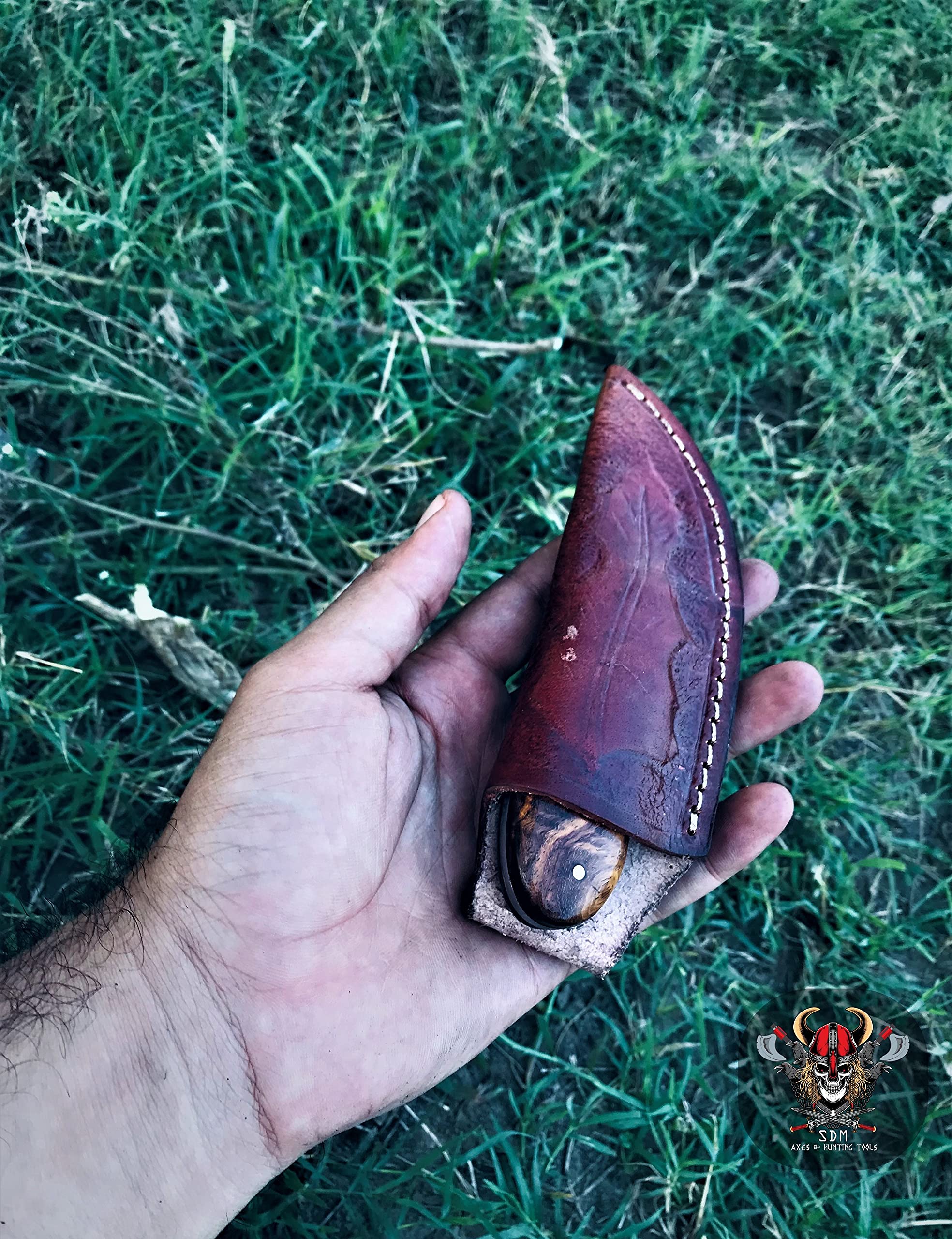 SDM Custom Handmade Hunting Knife Bush craft Knife Damascus Steel Survival Knife EDC 5'' Overall Walnut Wood With Sheath