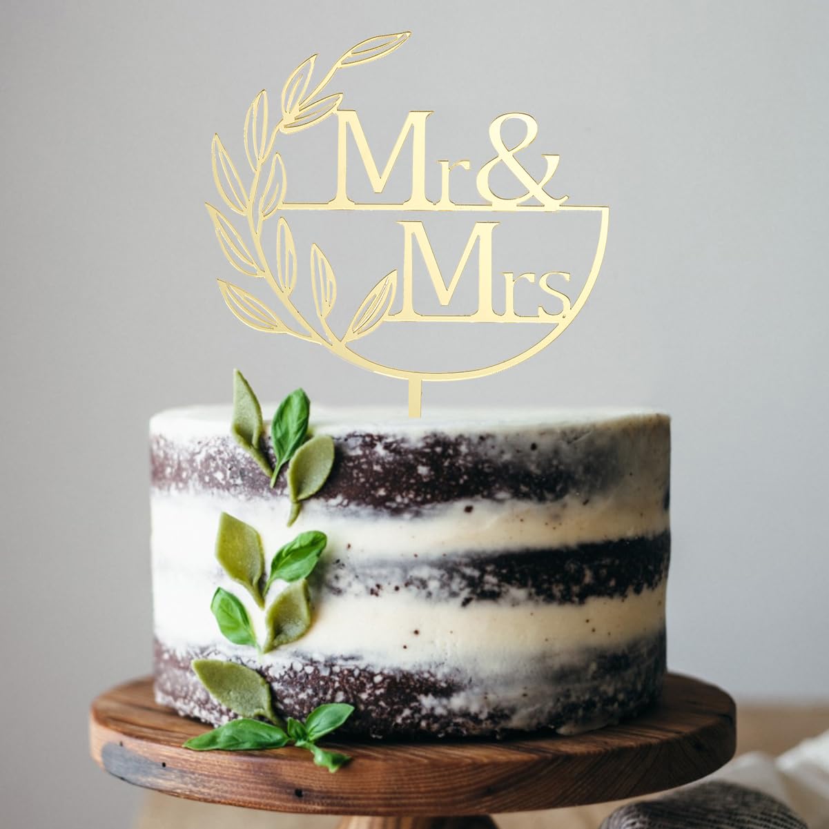 Mr and Mrs Cake Toppers,Cake Toppers for Wedding,Mirrored Gold Acrylic, Bride and Groom Cake Toppers,Wedding, Bridal Shower, Engagement, Anniversary Cake Decorations。