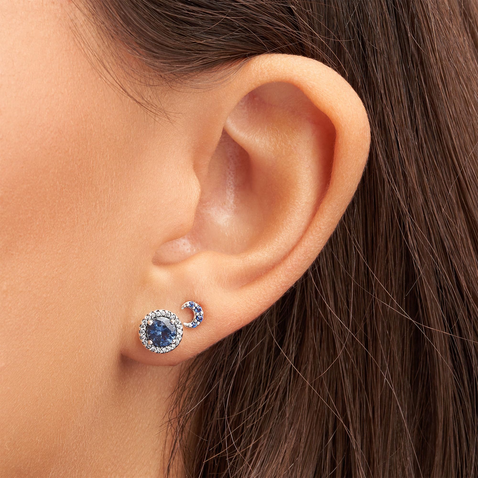 PANDORA Blue Round Sparkle Stud Earrings - Elegant Earrings for Women - Great Gift for Her - Made with Sterling Silver, Cubic Zirconia & Crystals