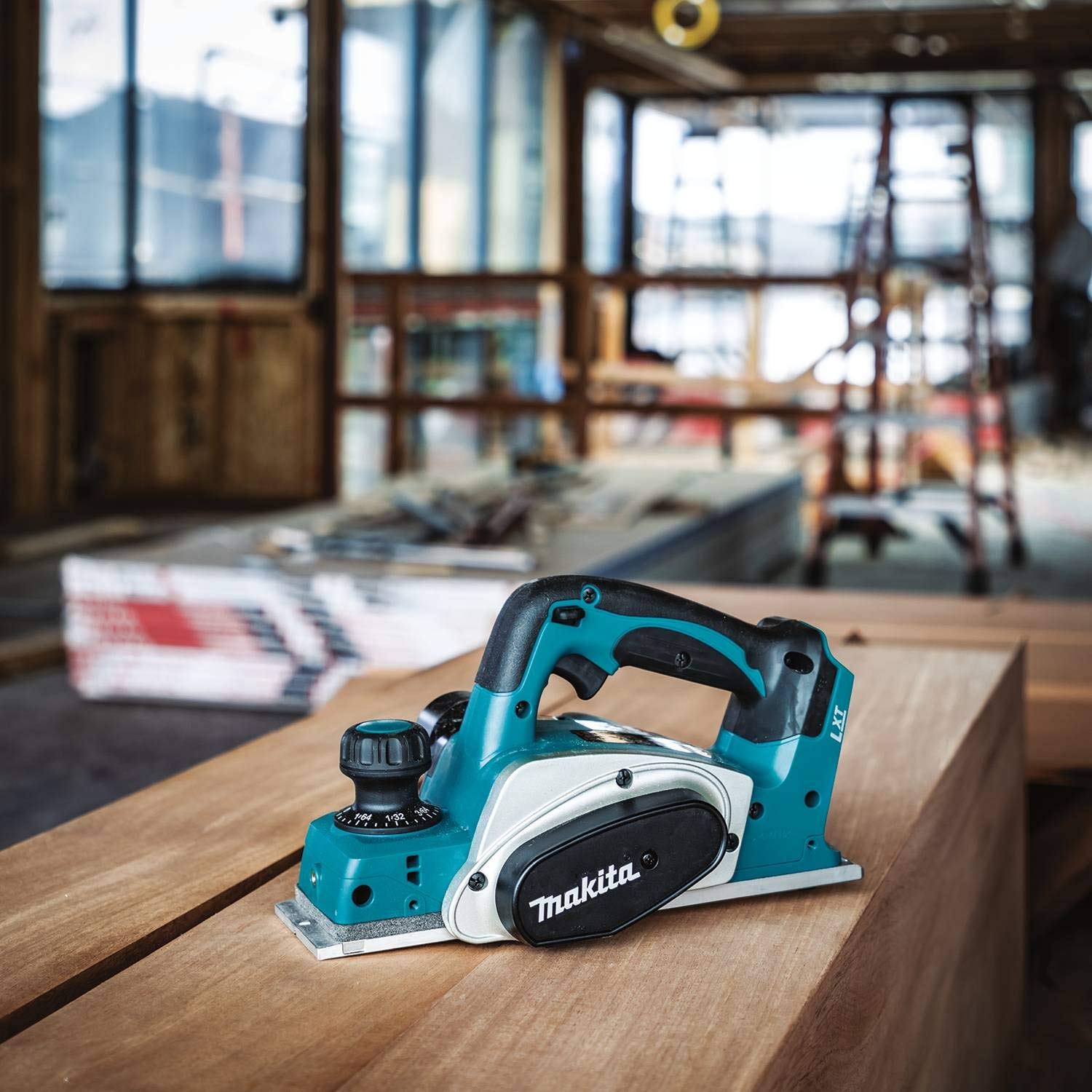 Makita XPK01Z 18V LXT Lithium-Ion Cordless 3-1/4-Inch Planer, Tool Only & XVJ03Z 18V LXT Lithium-Ion Cordless Jig Saw, Tool Only