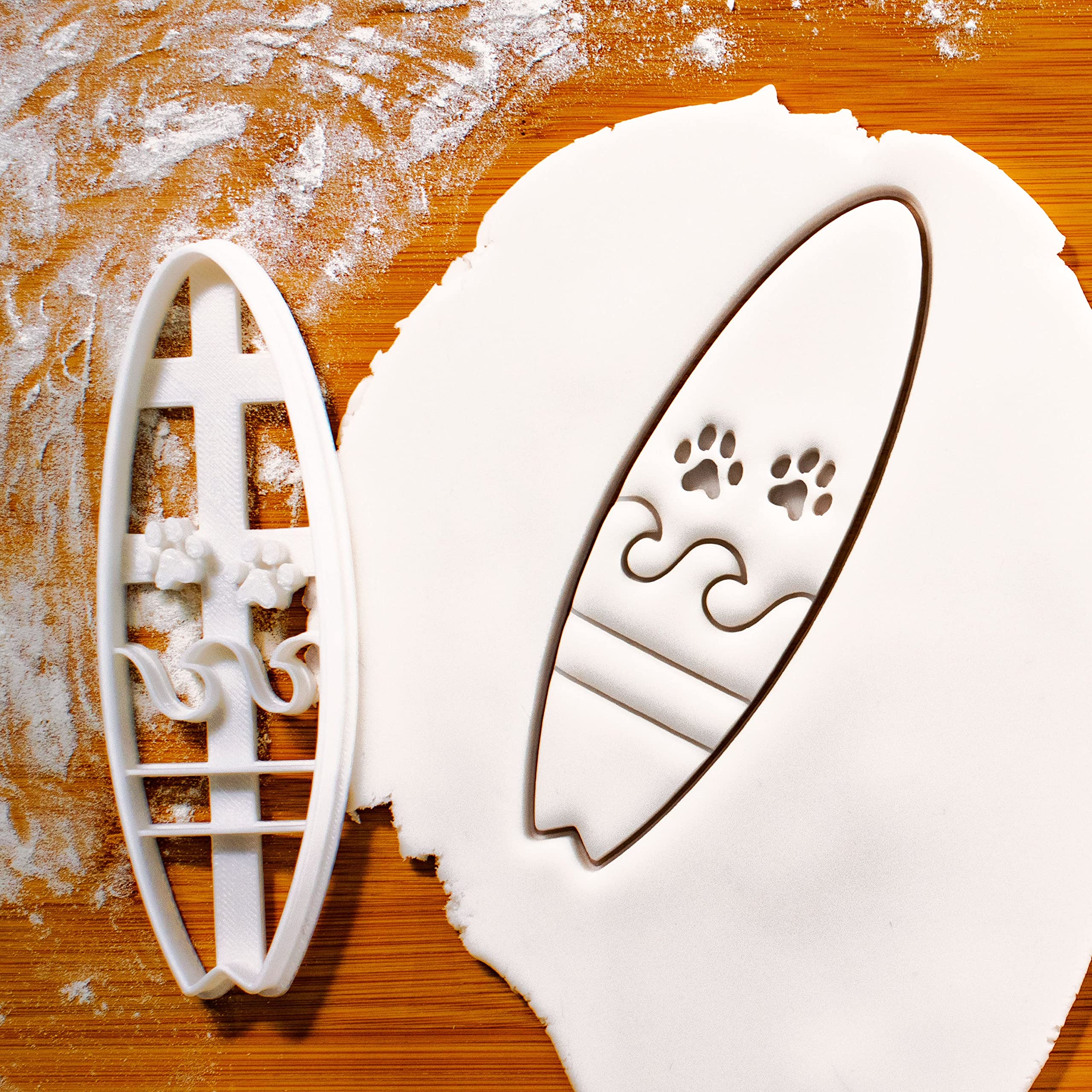 Surfboard with Paw Prints Cookie Cutter, 1 piece - Bakerlogy