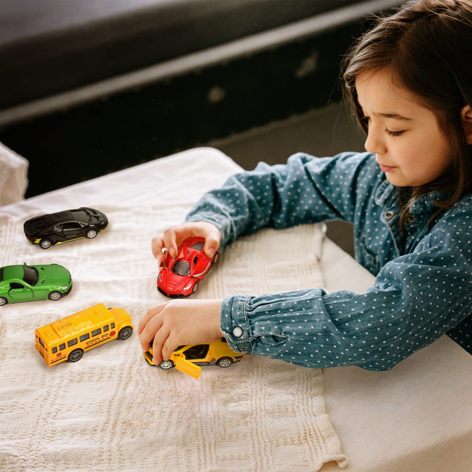 weilaga 5 PCS Die-cast Pull Back Vehicles,Mini Alloy Metal Models Car Toys,School Bus Toys,Police Car with Openable Doors for Kids Boys Girls