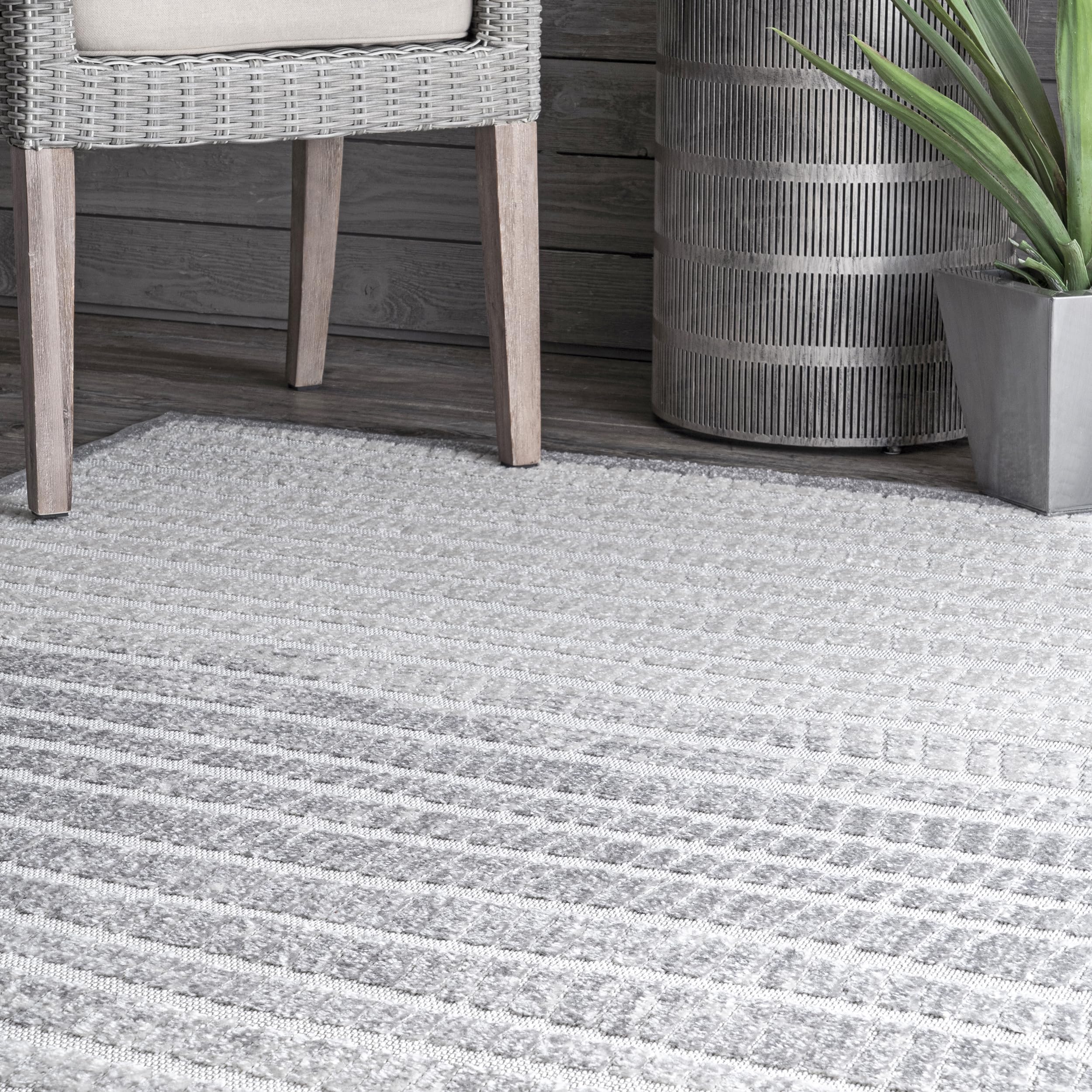nuLOOM Danna Textured Stripe Indoor/Outdoor Area Rug, 5x8, Grey