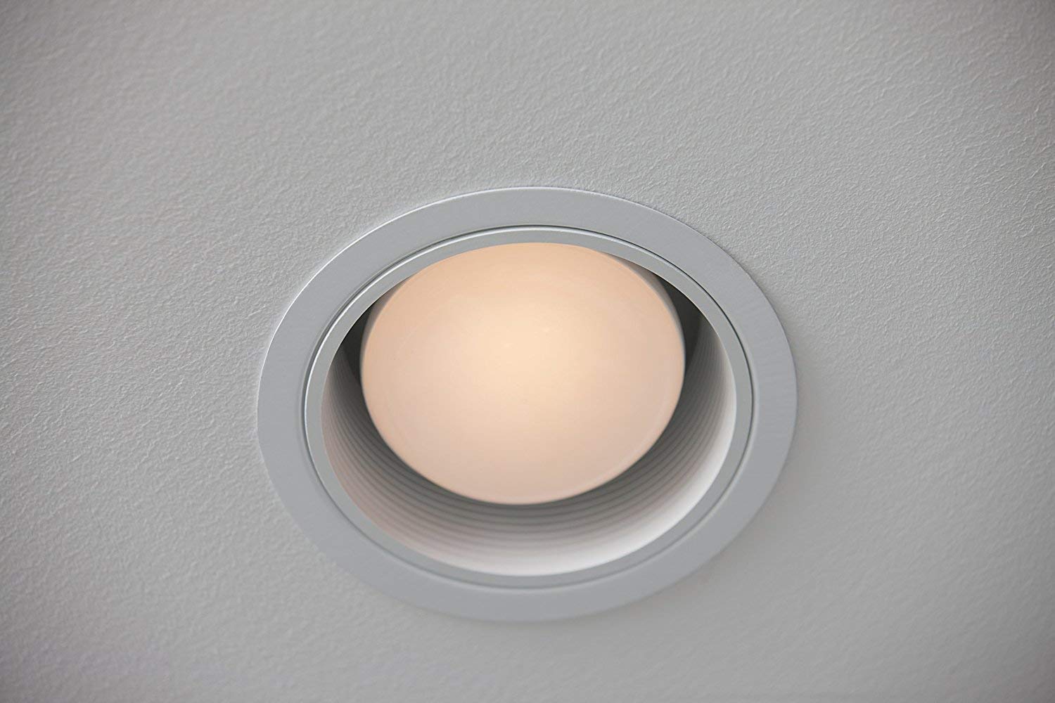 Philips LED Flicker-Free Frosted Dimmable BR30 Light Bulb - EyeComfort Technology - 650 Lumen - Daylight (5000K) β 7.5W=65W - E26 Base - Ultra Definition (Old Version) - Indoor β 6-Pack
