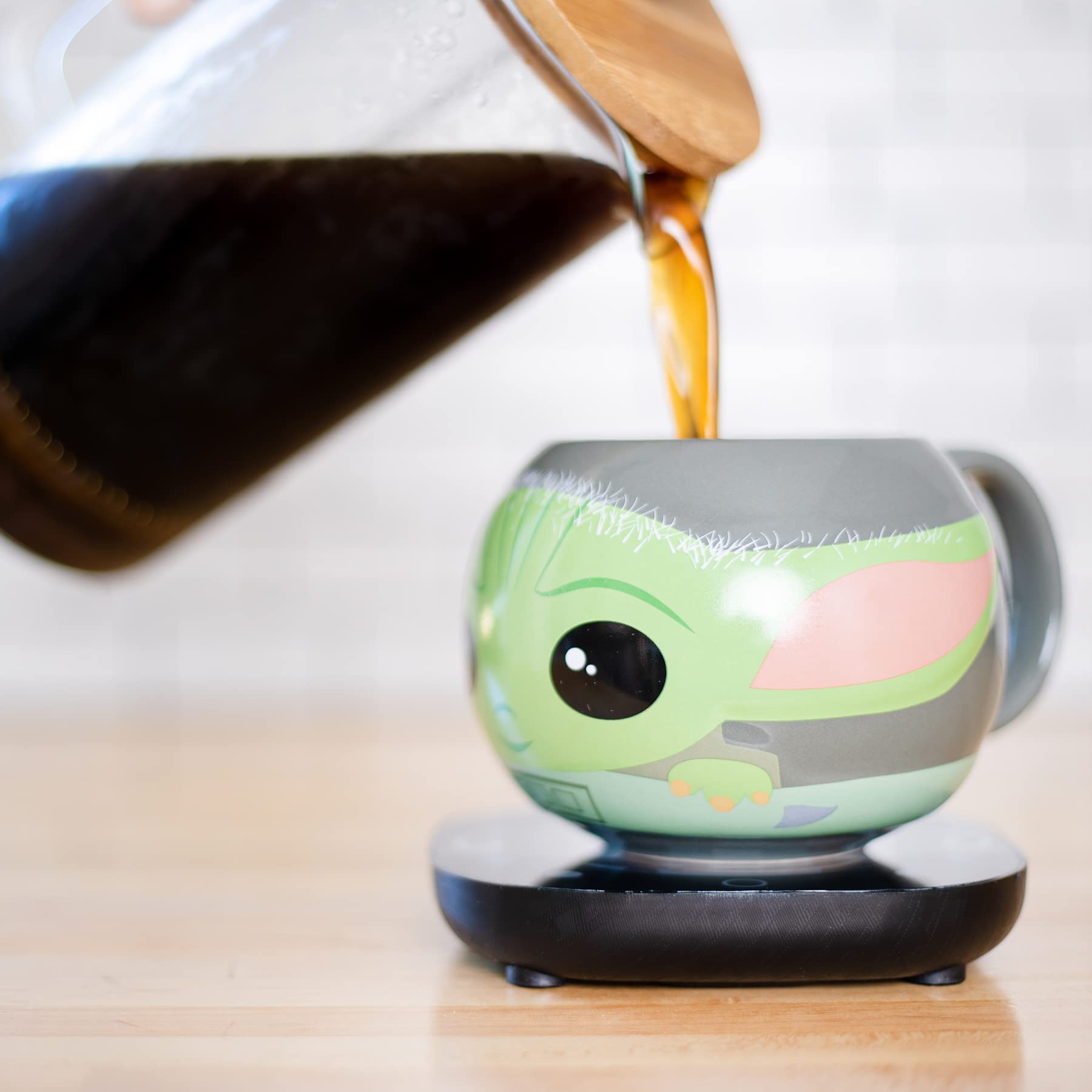Uncanny Brands Star Wars Mug Warmer with Baby Yoda Molded Mug β Keeps Your Favorite Beverage Warm - Auto Shut On/Off