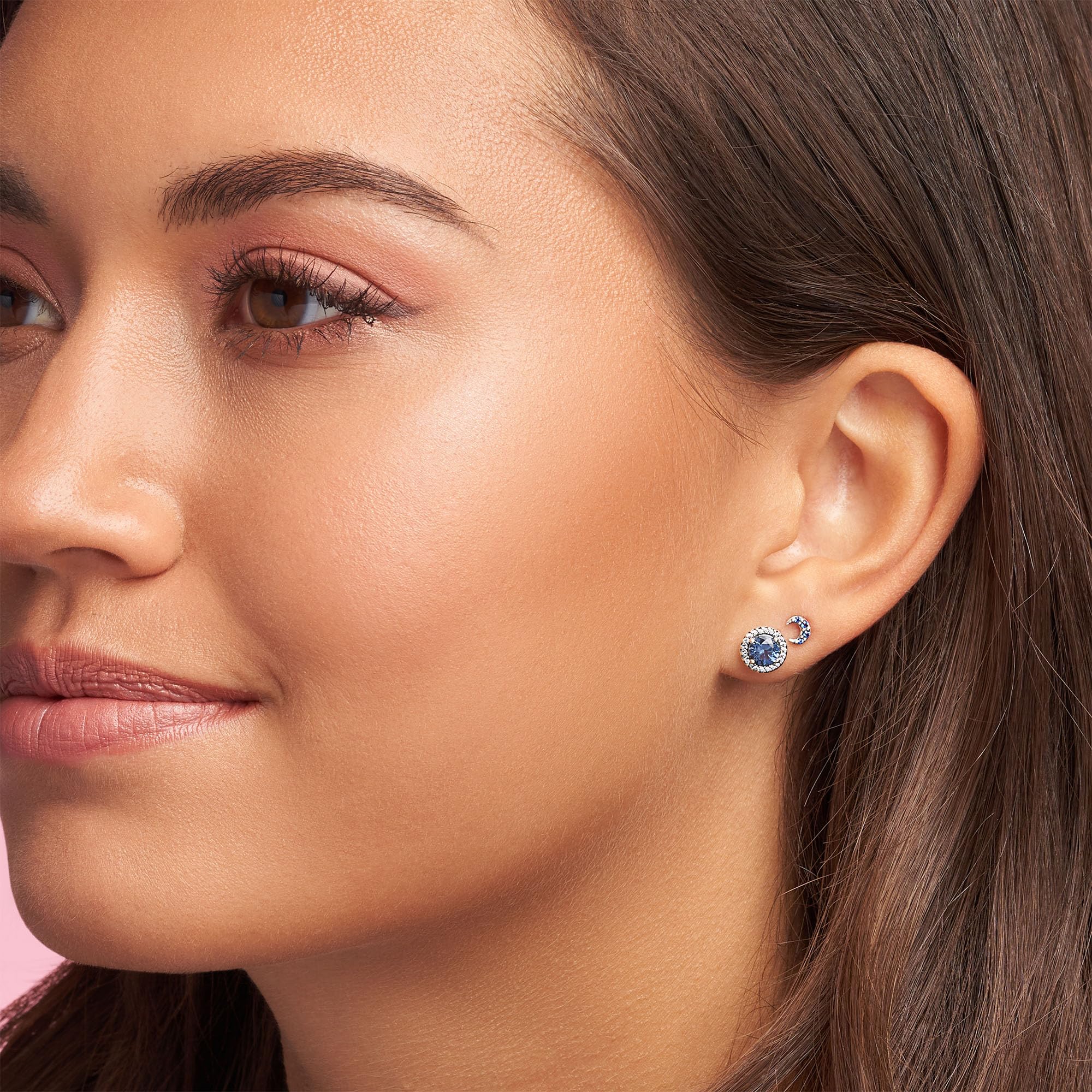 PANDORA Blue Round Sparkle Stud Earrings - Elegant Earrings for Women - Great Gift for Her - Made with Sterling Silver, Cubic Zirconia & Crystals