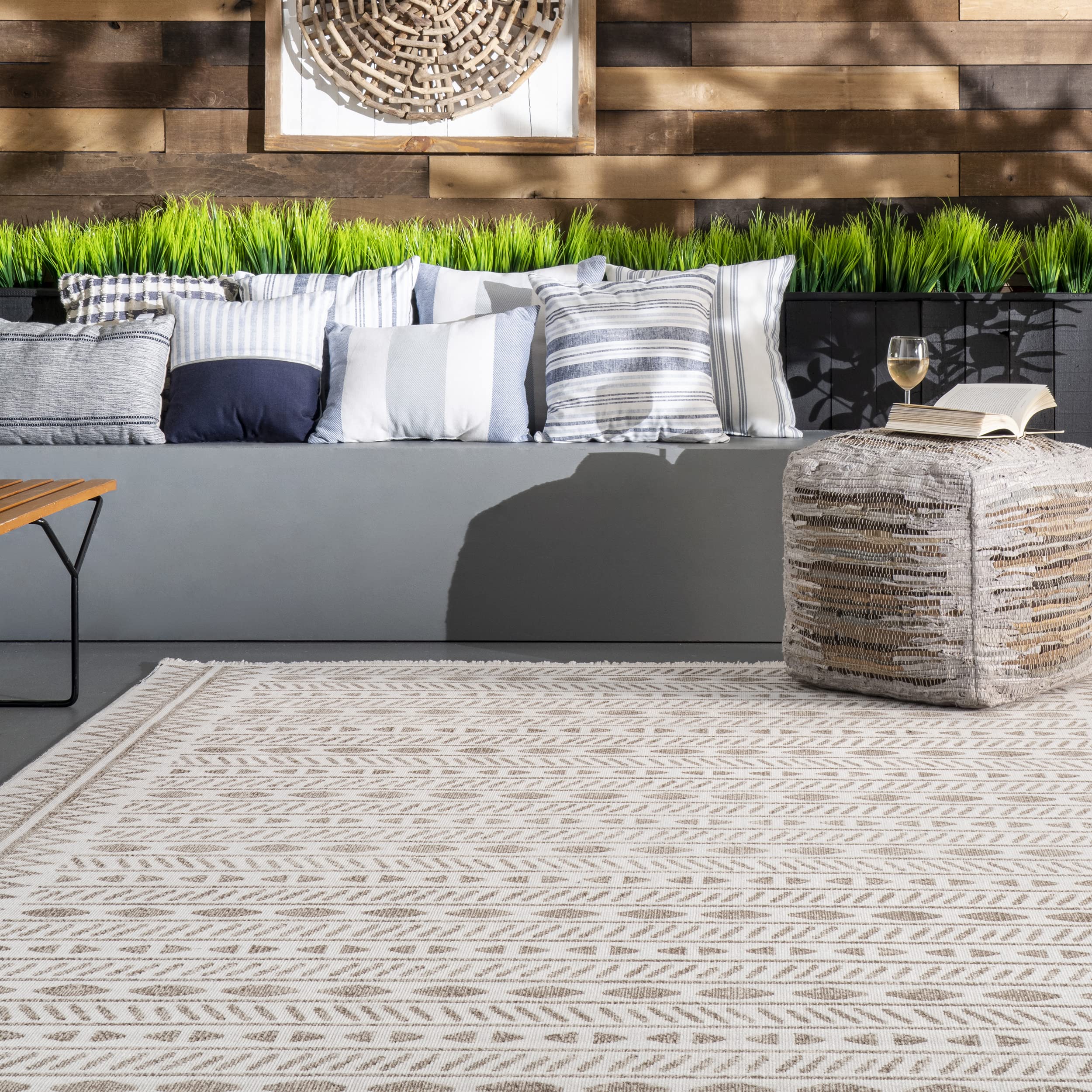 nuLOOM Outdoor Tribal Angie Area Rug, 7x9, Beige