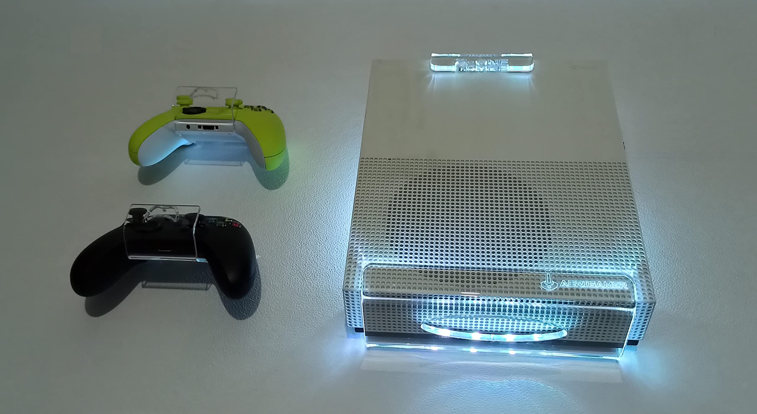 WALL MOUNT FOR XBOX ONE WITH MULTICOLOR LED LIGHTING KIT + 2 CONTROL MOUNT (one FAT (first generation))