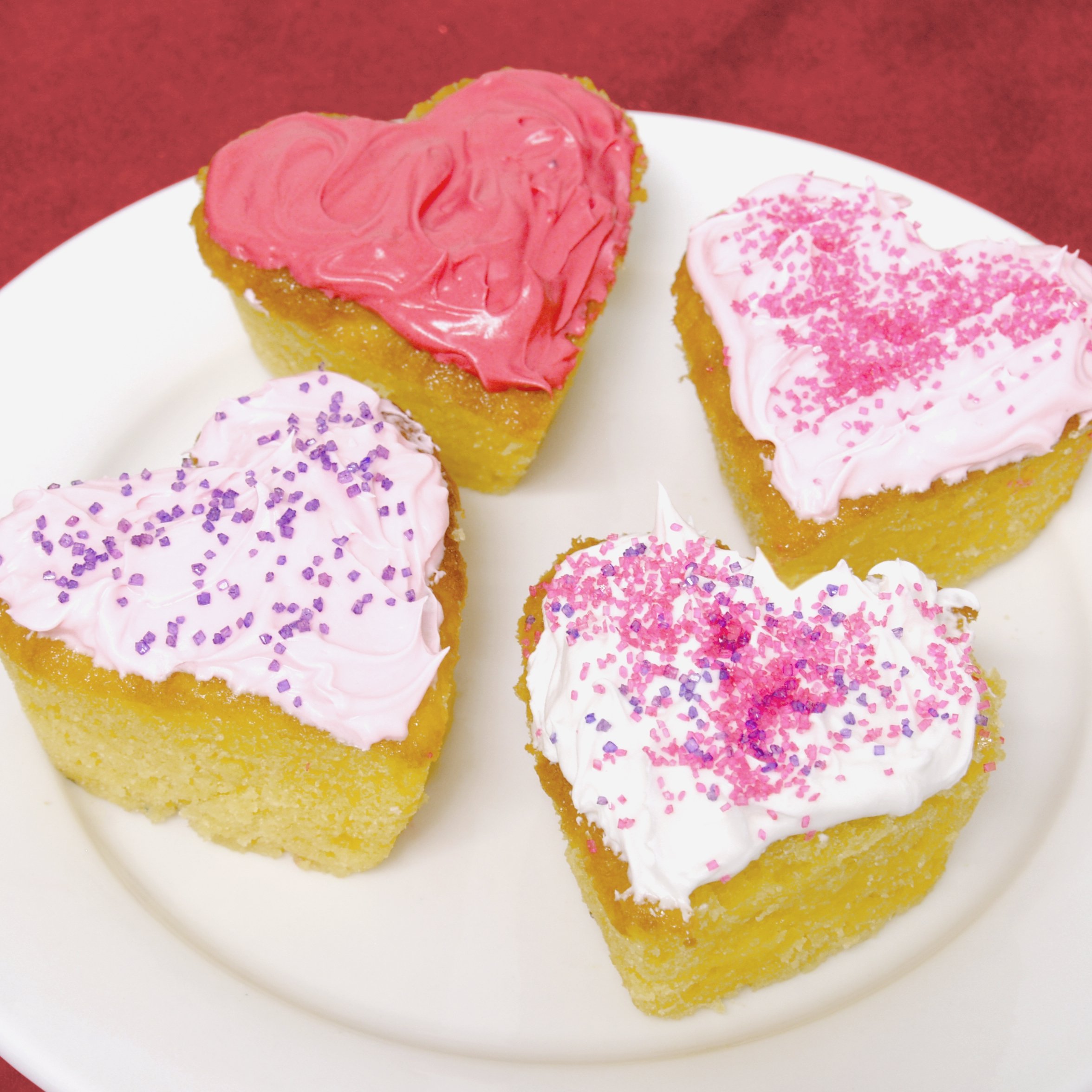 SG- (2) Heart shaped non-stick Muffin pan tin Cookies Jell shots soap corn bread **Bonus - Bamboo spatula & heart cookie cutter