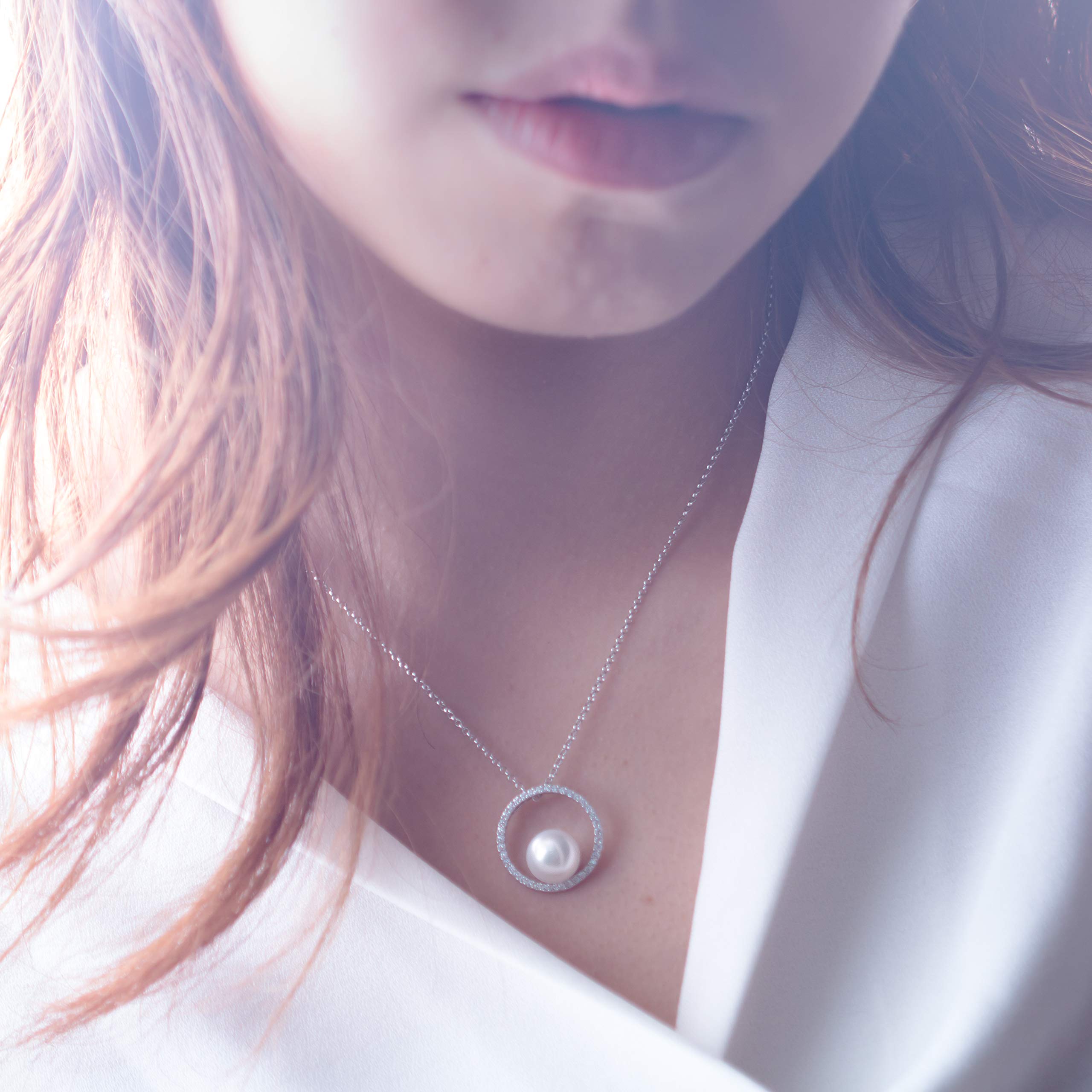 Molah 925 Silver 9-9.5mm Genuine Cultured Freshwater Pearl and Simulated Diamond CZ Circle Pendant Necklace