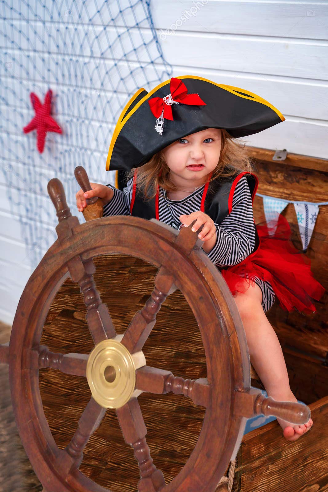 Nautical Specials SH 8763-VC Nautical Sheesham Wood Ship Wheel with Brass Center Home Decoration Gifts (24")