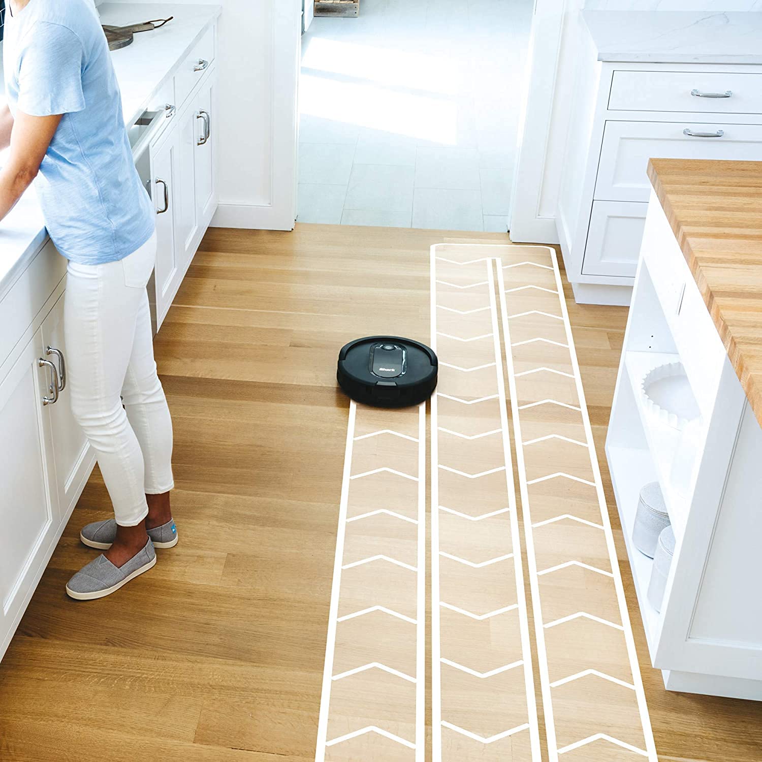 Shark IQ Robot RV1000 App-Controlled Robot Vacuum with WiFi and Home Mapping, Pet Hair Strong Suction with Alexa (Renewed)