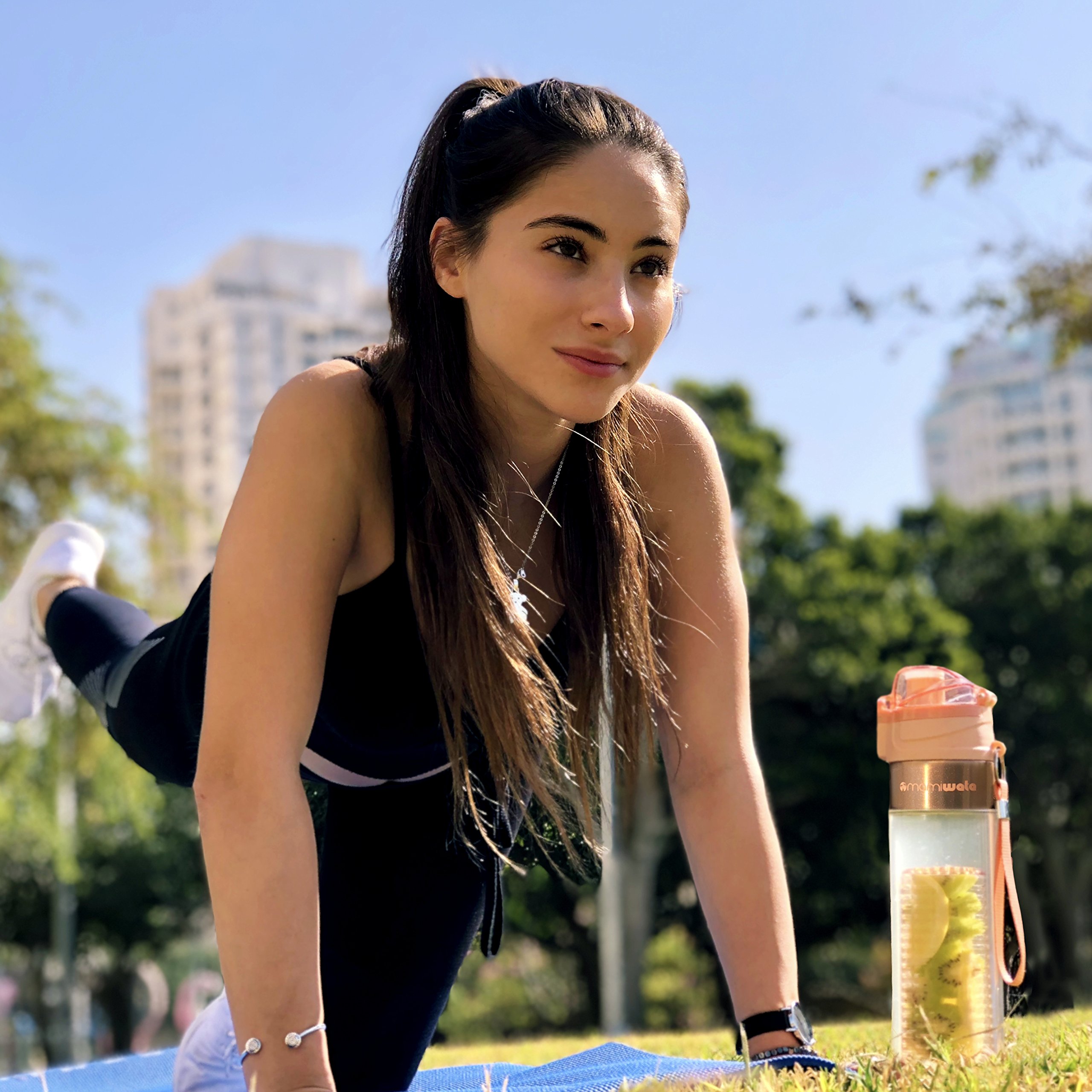 MAMI WATA Fruit Infuser Water Bottle β 24 oz β Tritan Plastic - Unique Stylish Design β Fruit Infused Water recipes eBook & Insulating sleeve β Beautiful Gift Box