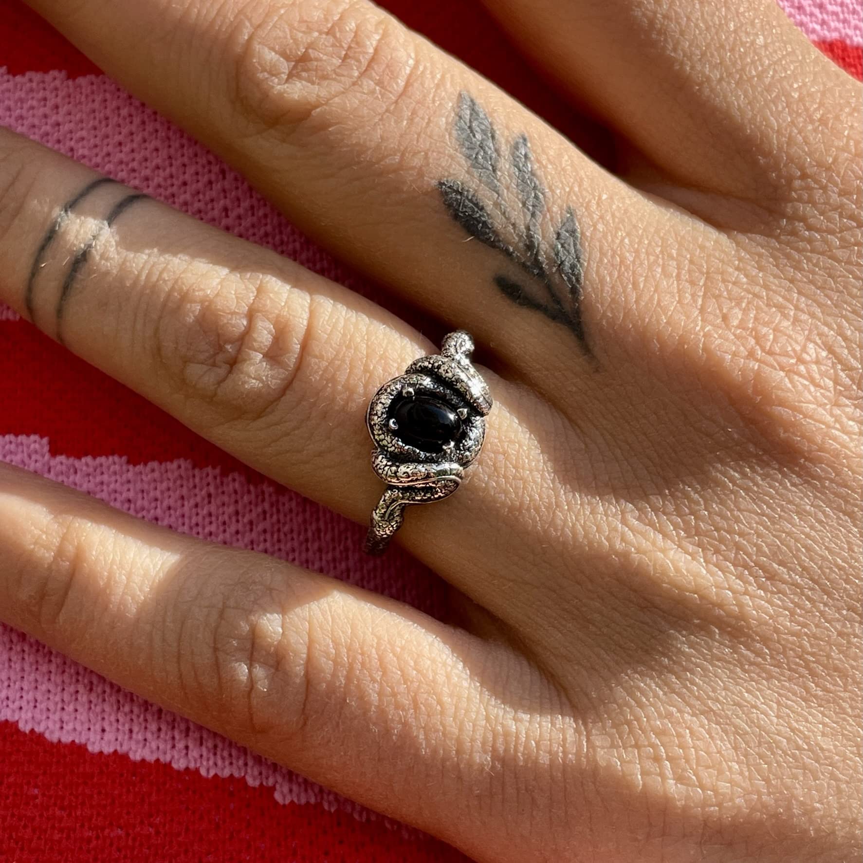 R&O Silver Boutique 925k Unique Snake Design Sterling Silver Women's Ring 3W (Black, 6)