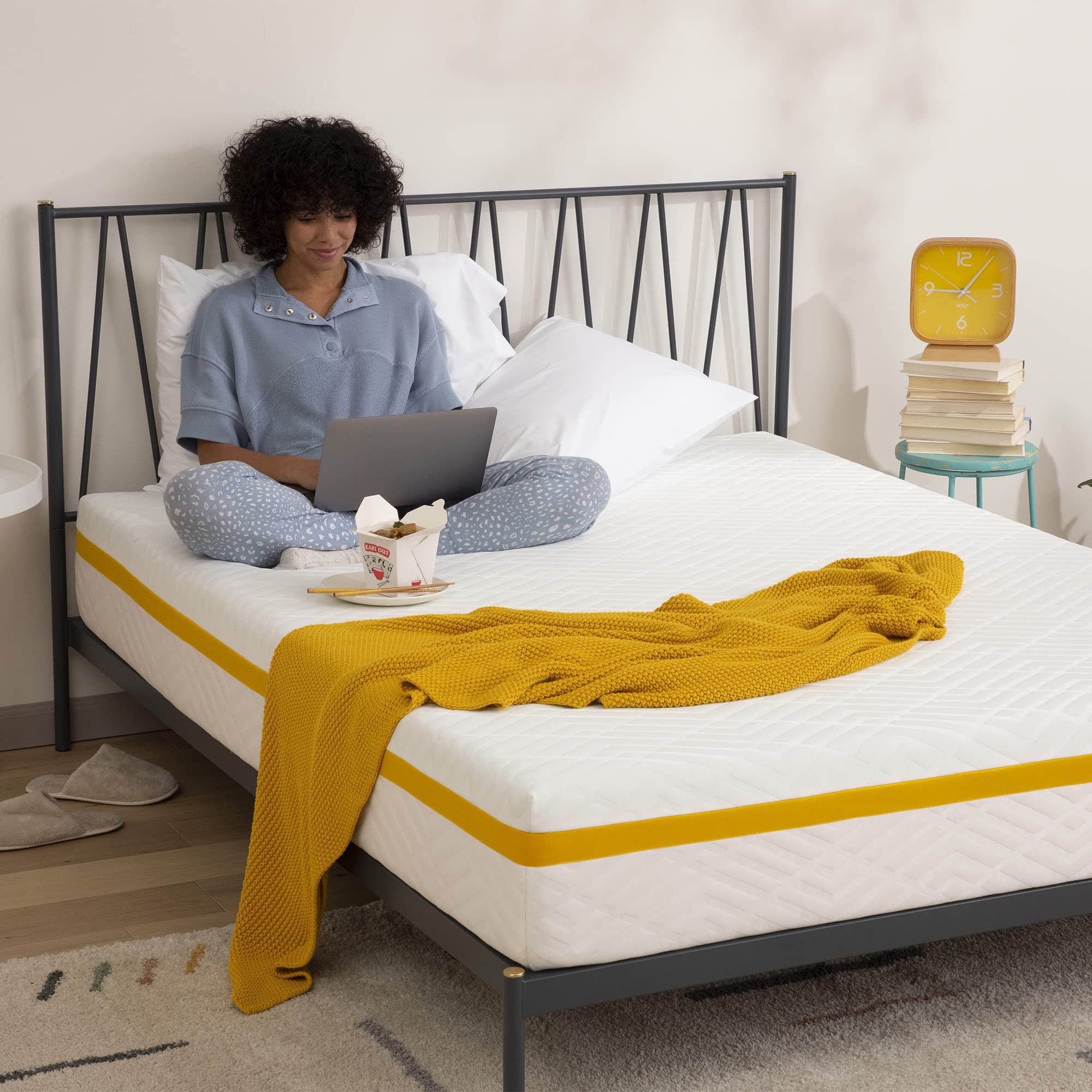 Simmons - Gel Memory Foam Mattress - 10 Inch, Twin Size, Medium Feel, Motion Isolating, Moisture Wicking Cover, CertiPur-US Certified, 100-Night Trial