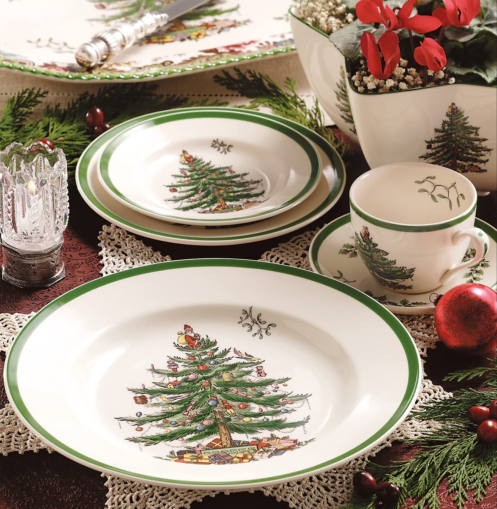 Spode Christmas Tree Collection Rice Bowl, set of 4, 6-Inches, Round, Ceramic Bowl for Soup, Frozen Meals, Stews, and Sticky Rice Dinners, Dishwasher and Microwave Safe (Classic)
