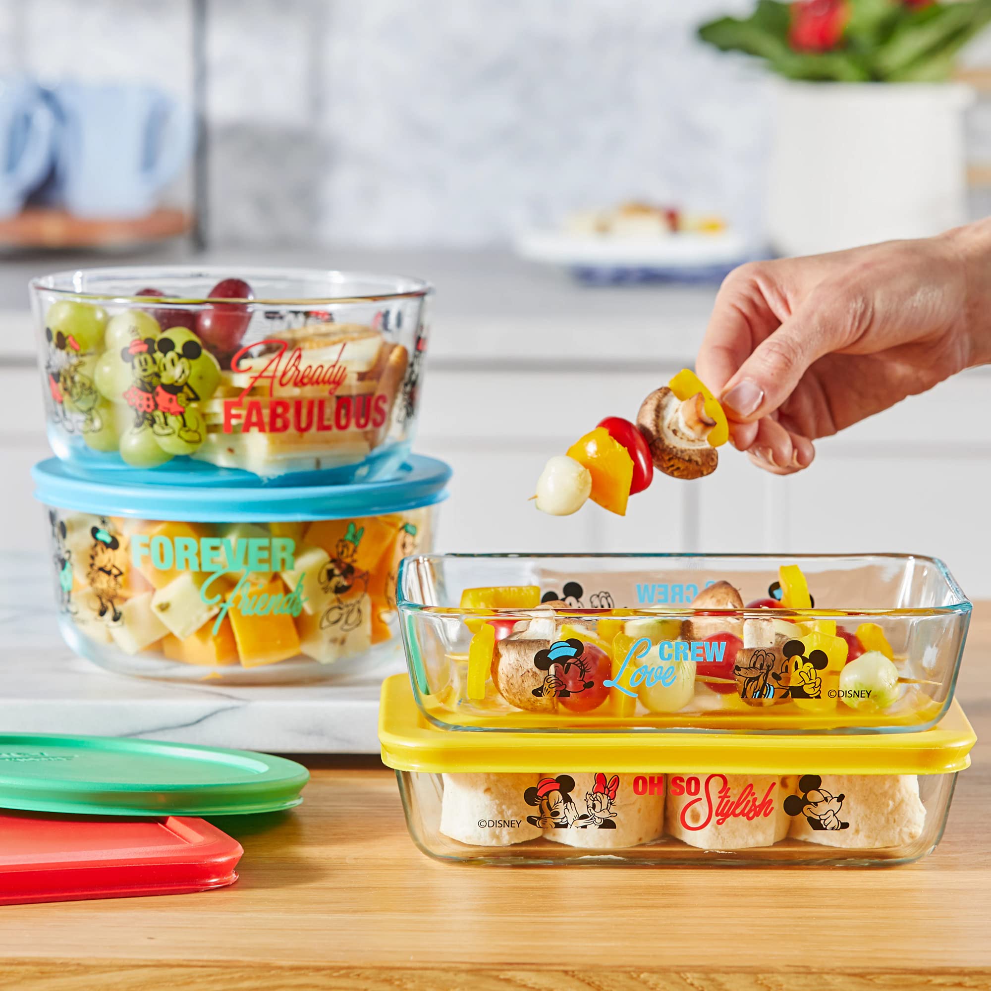 Pyrex 8-Pc Glass Food Storage Container Set, 4-Cup & 3-Cup Decorated Round Meal and Rectangle Prep Containers, Non-Toxic, BPA-Free Lids, Hello Kitty