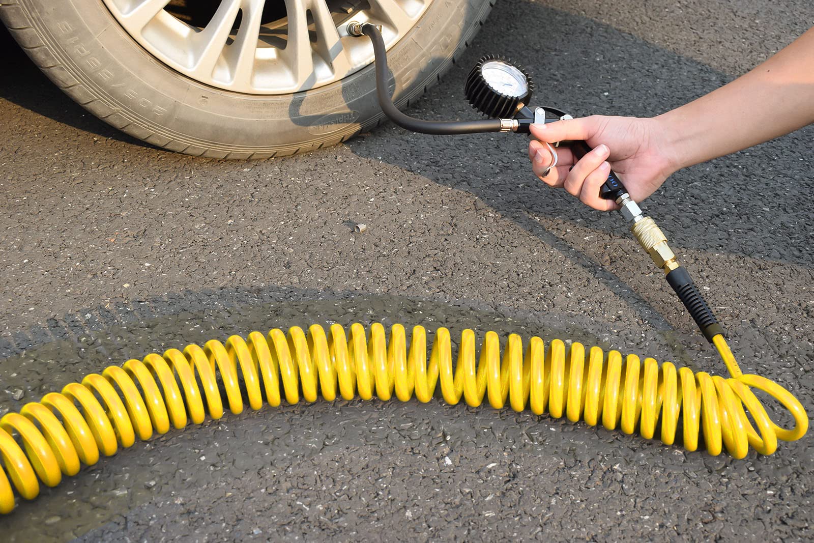 YOTOO Polyurethane Recoil Air Hose 1/4" Inner Diameter by 25' Long with Bend Restrictor, 1/4" Industrial Quick Coupler and Plug, Yellow