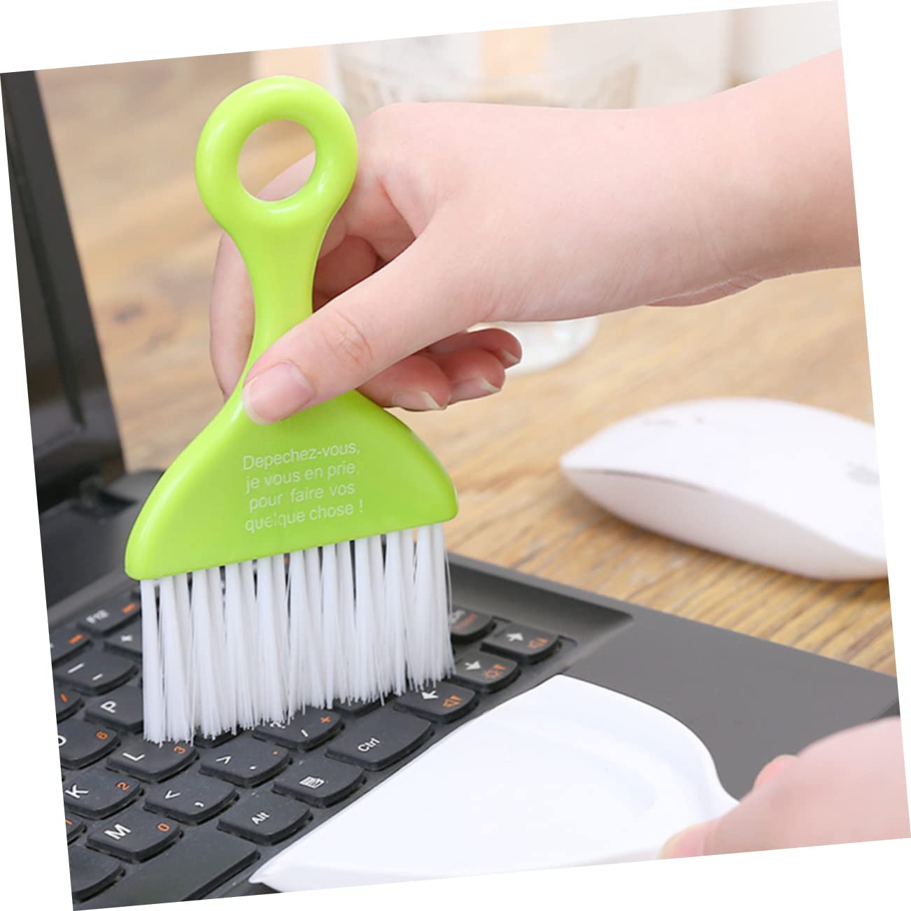 SOLUSTRE 2 Sets Keyboard Cleaning Tools Hand dust Broom Household Supplies Hand Whisk Broom Handled Dustpan Cleaning Dustpan Kids Broom Keyboard Broom Dustpan Mini Cleaning Brush Child